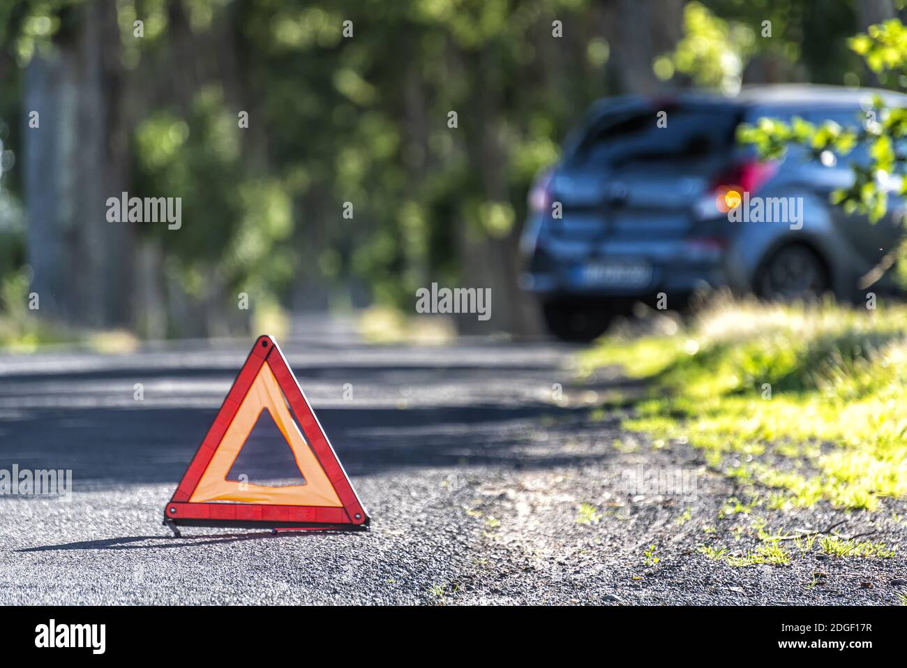 Car breakdown on a country road Stock Photo - Alamy