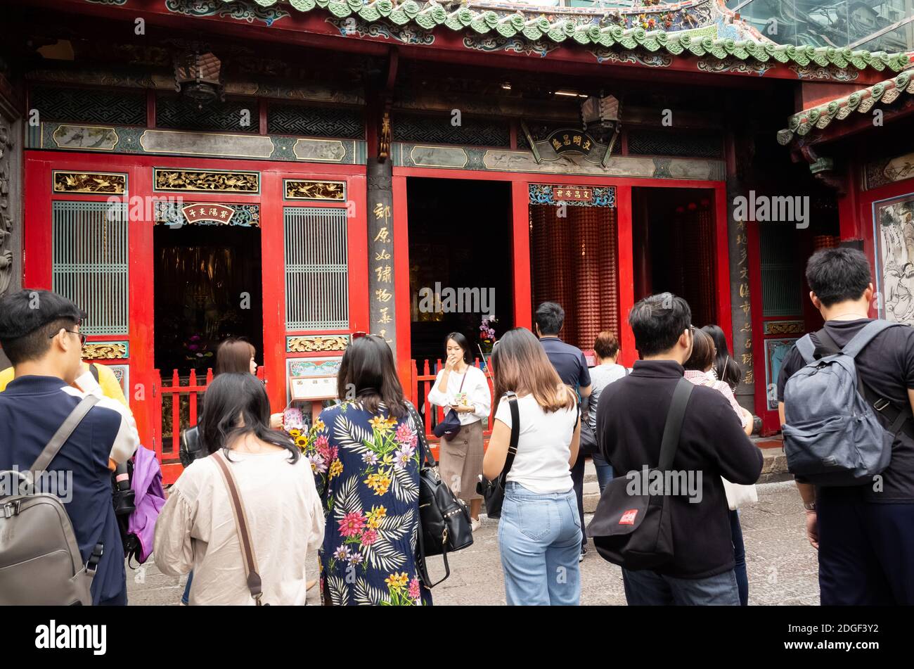 Asia people praying chinese god hi-res stock photography and images - Alamy