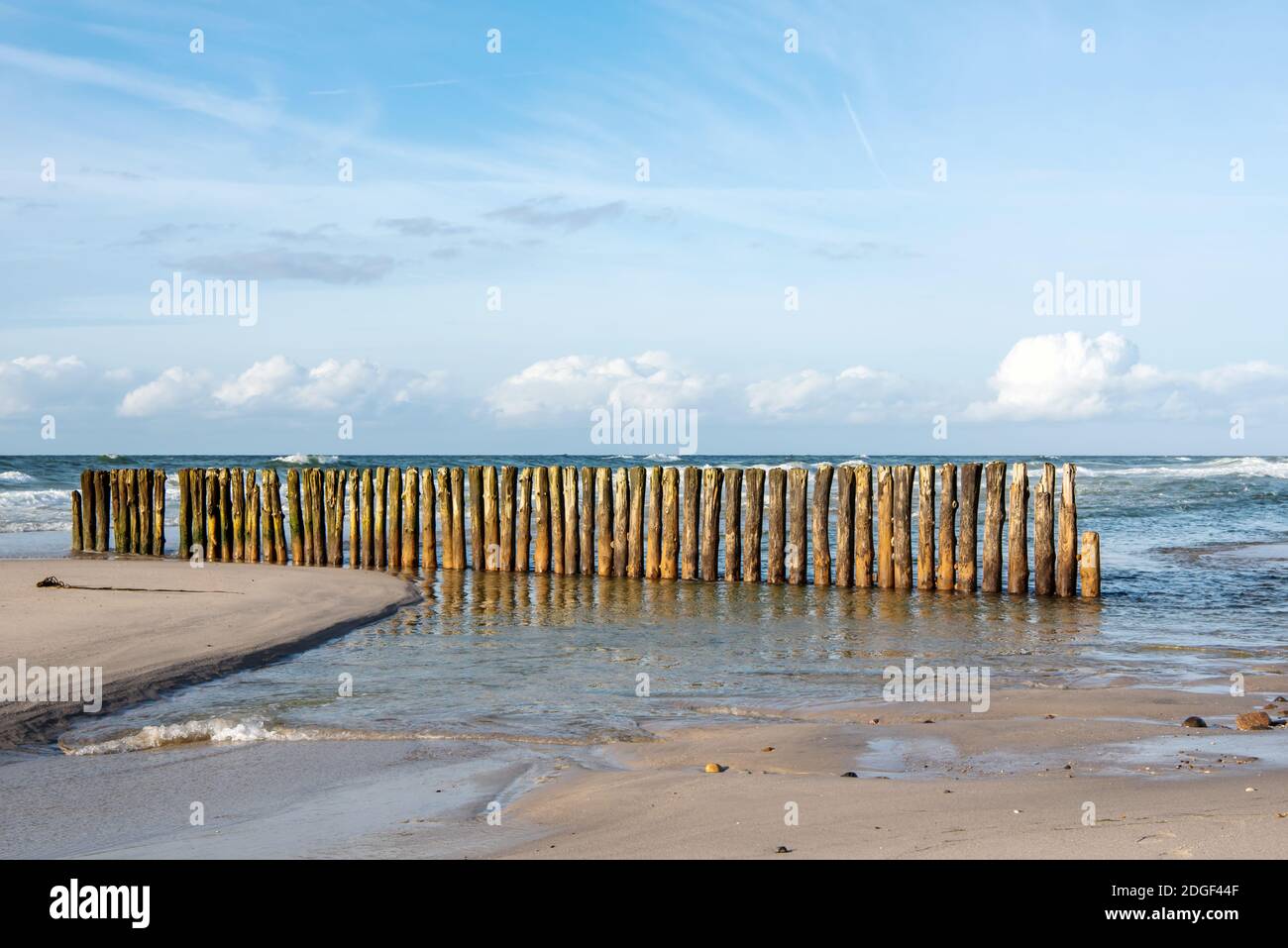 Wooden groynes and waves hi-res stock photography and images - Alamy