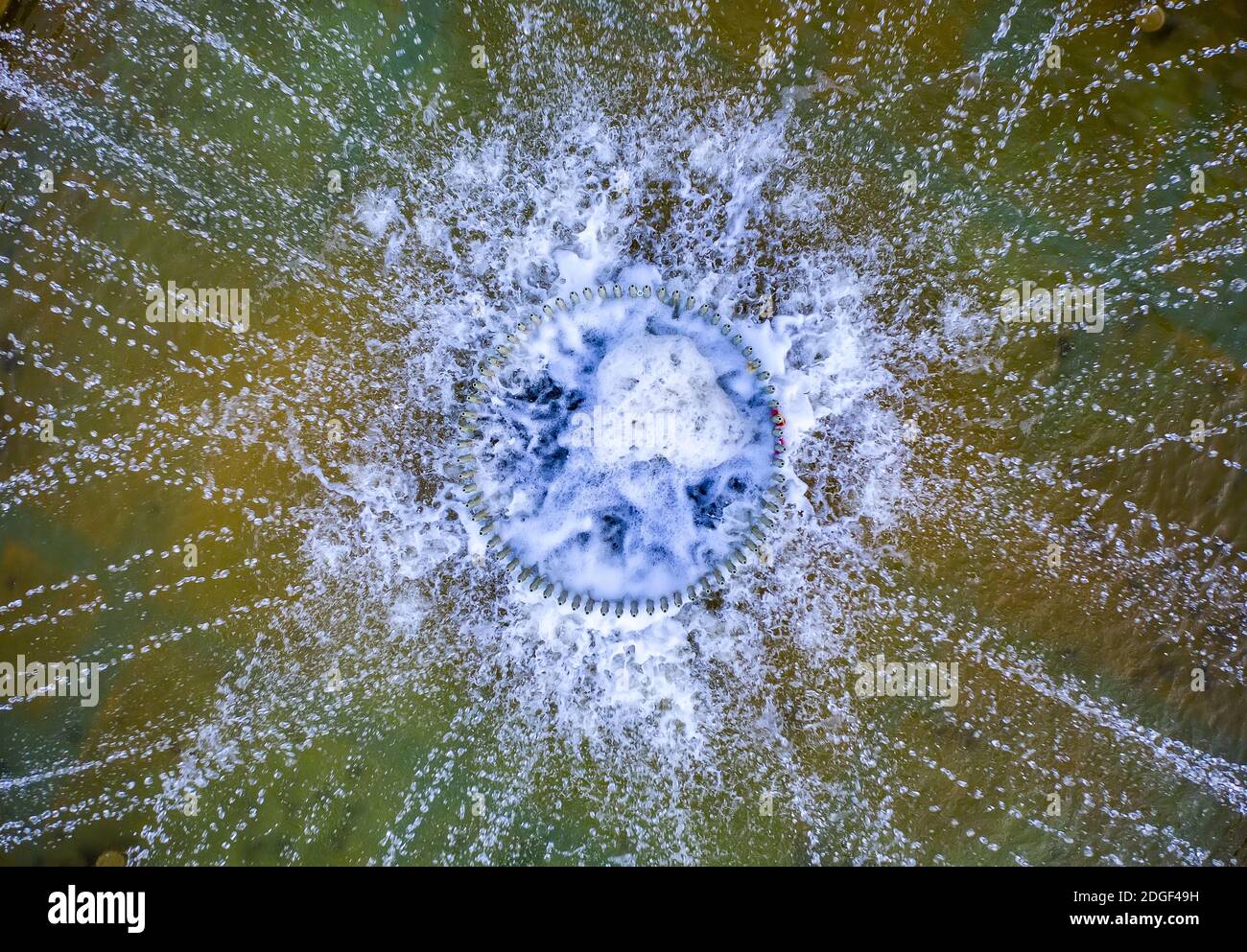 Round fountain aerial hi-res stock photography and images - Alamy
