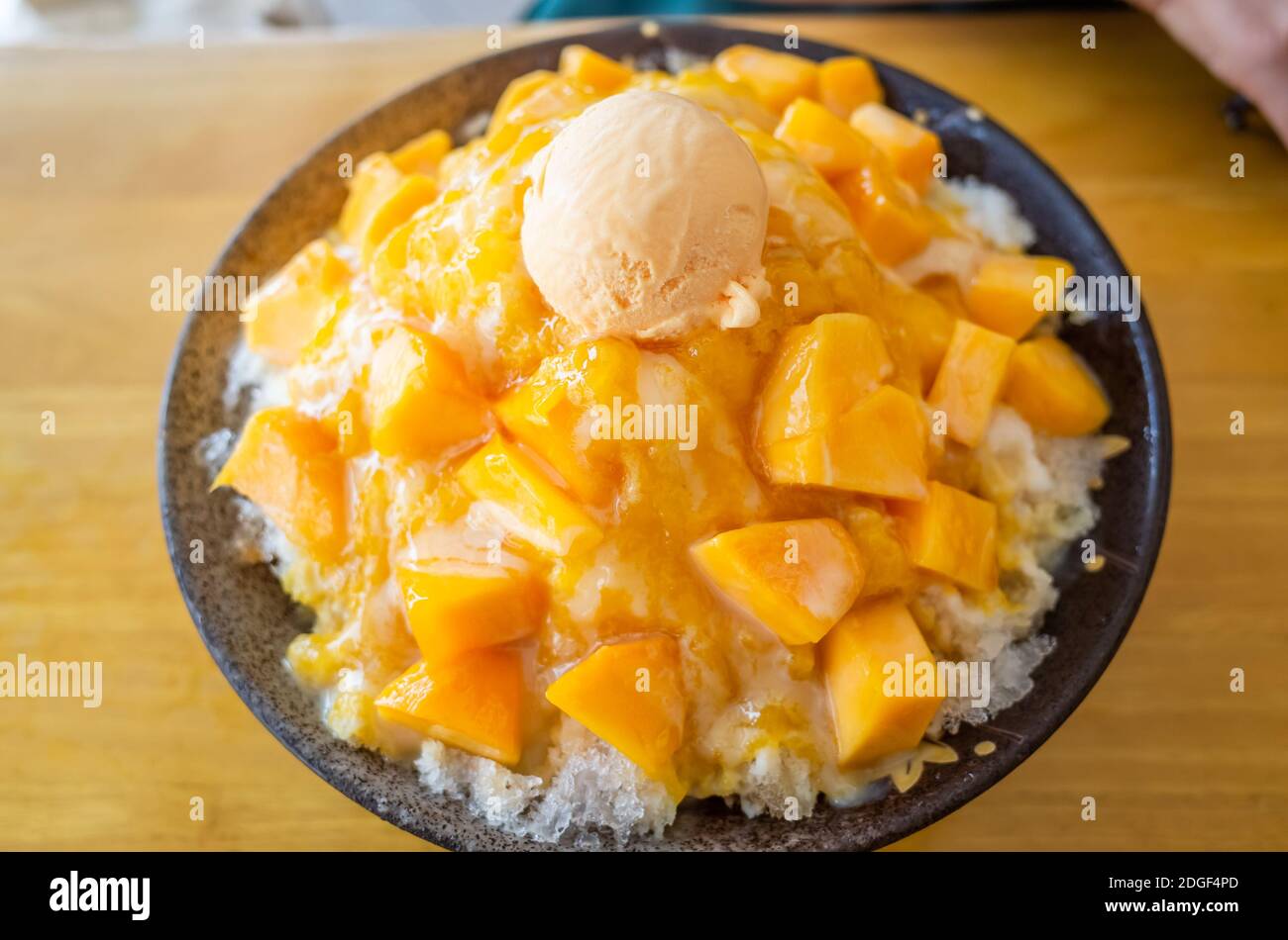 Famous Taiwanese snacks of mango shaved ice Stock Photo - Alamy