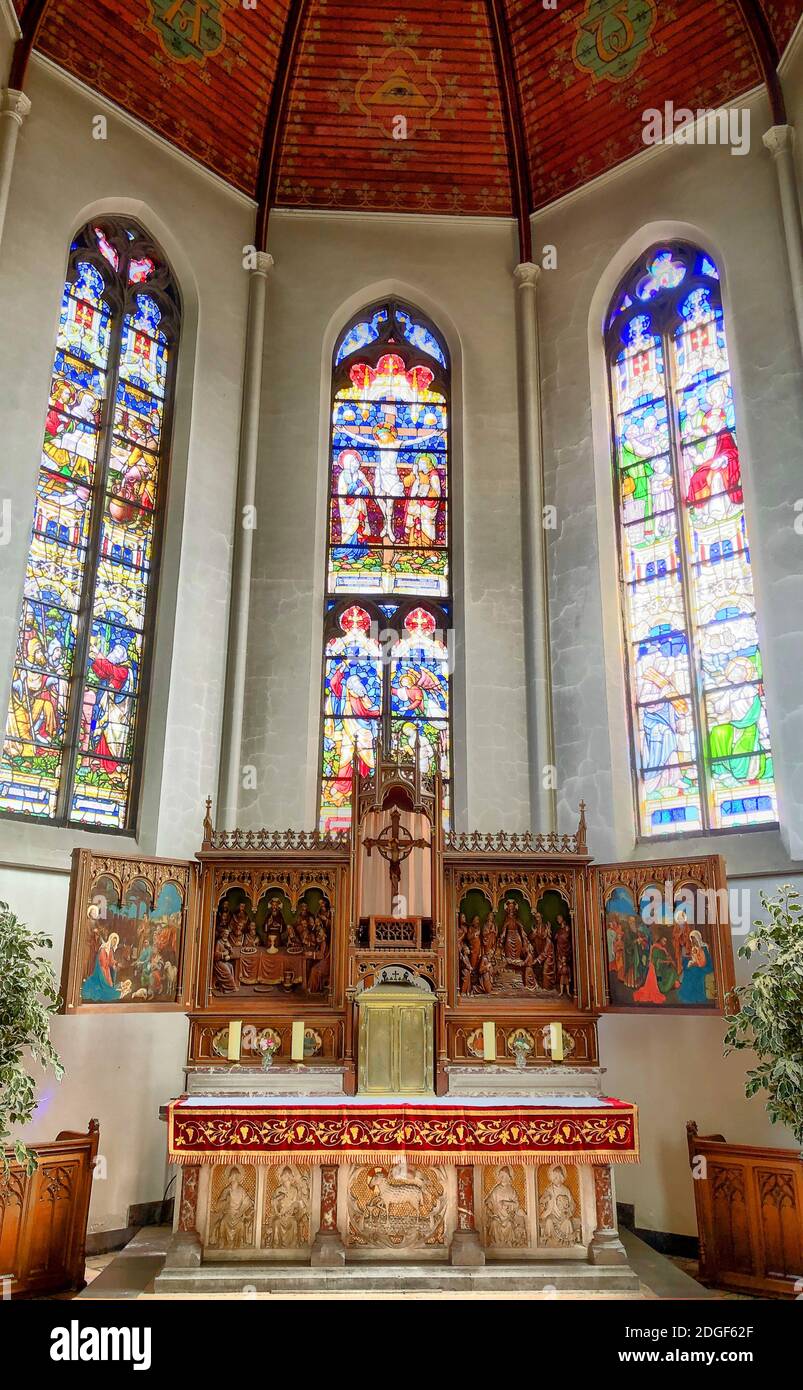 Modern church altar hi-res stock photography and images - Alamy