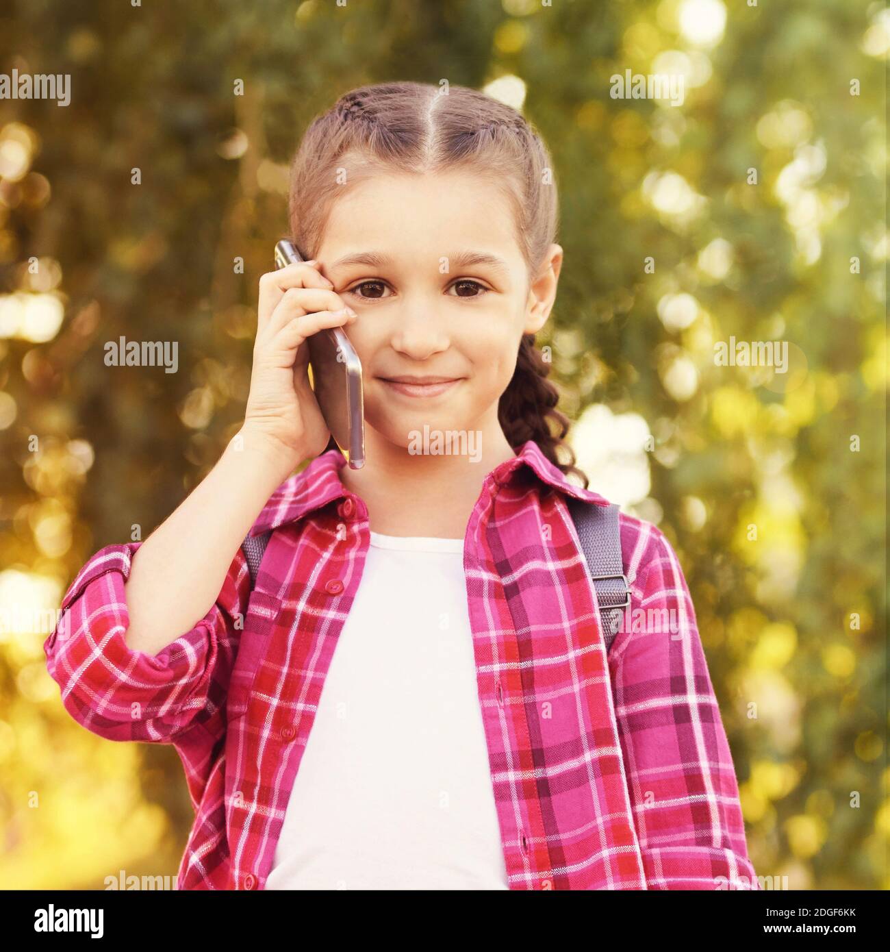 Pretty girl using cellphone. Holding mobile phone. Smiling beauty ...