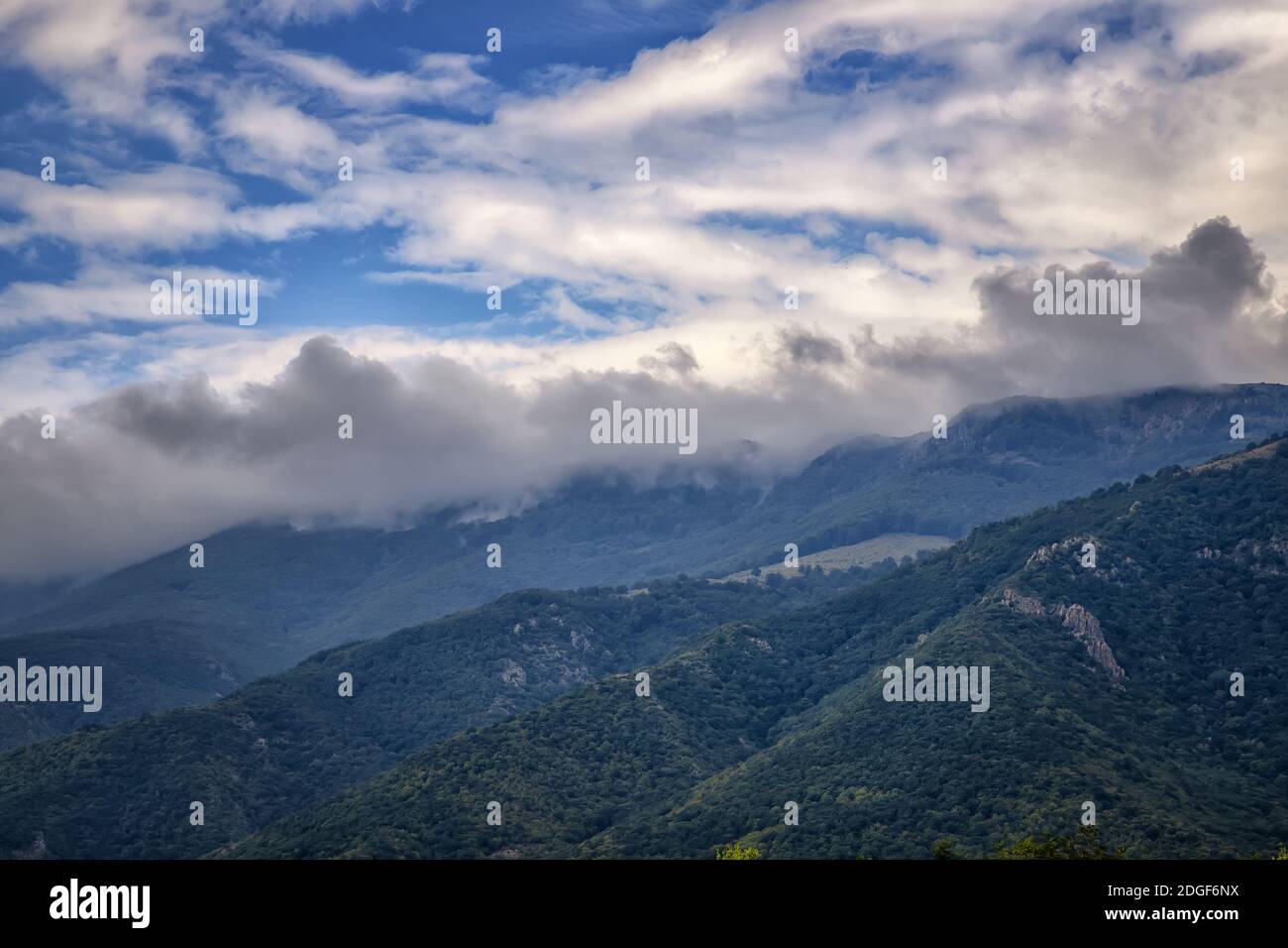 Beautiful green scenery rolling hi-res stock photography and images - Alamy