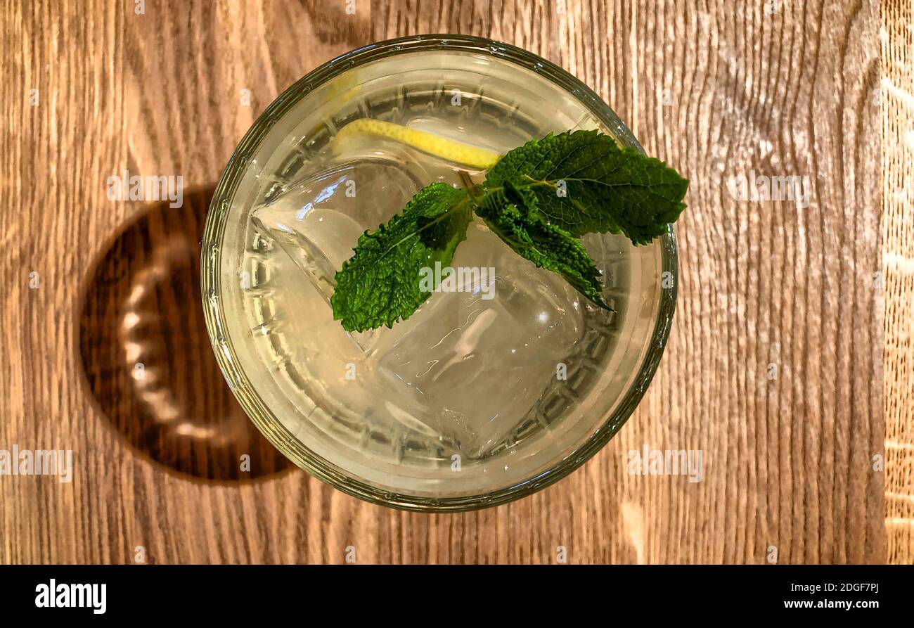 Glass of lemon mint water and fresh mint leaves Stock Photo - Alamy