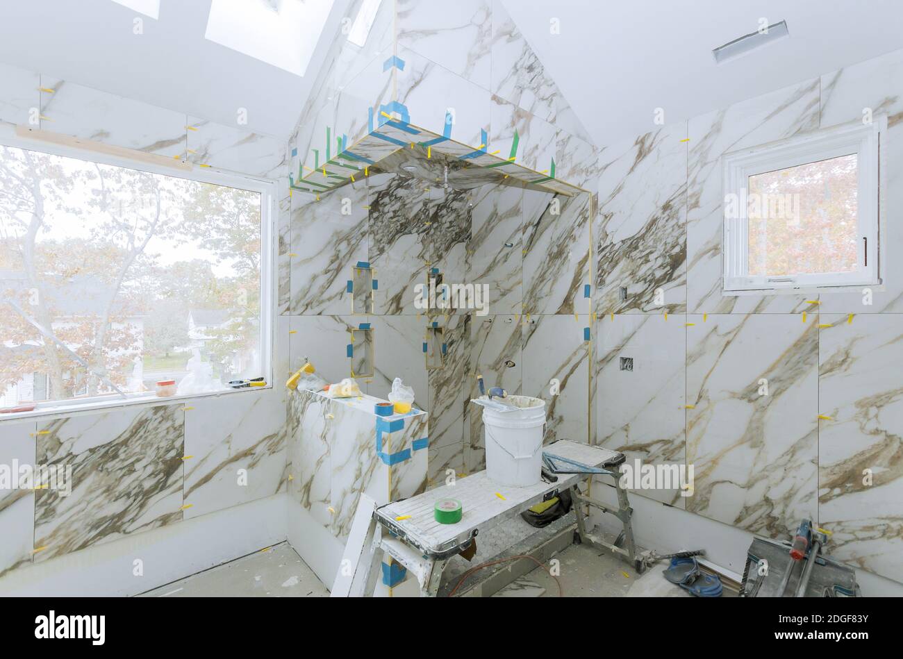 Installing ceramic floor tile hi-res stock photography and images - Alamy