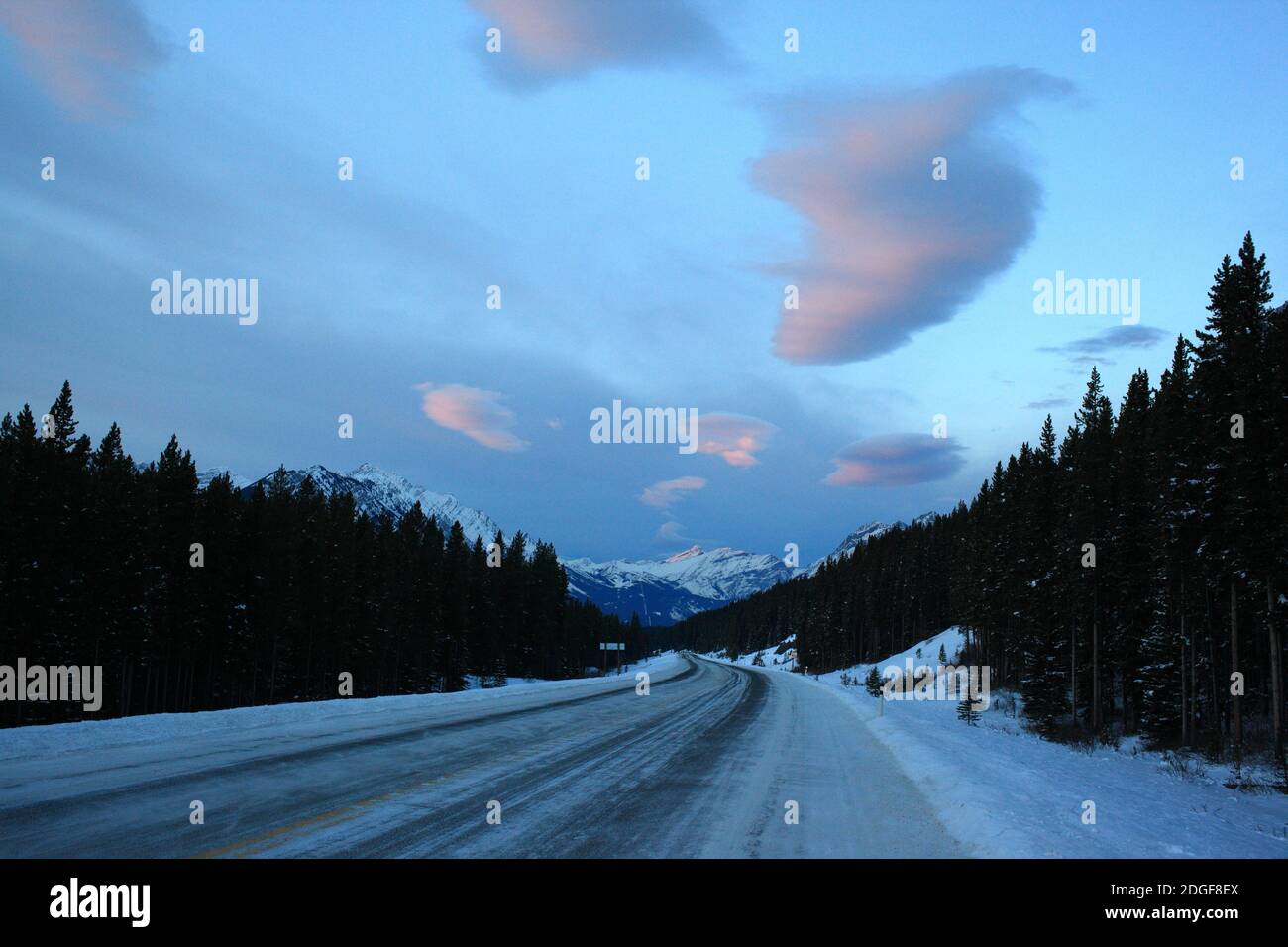 Snowy route 40 Stock Photo - Alamy