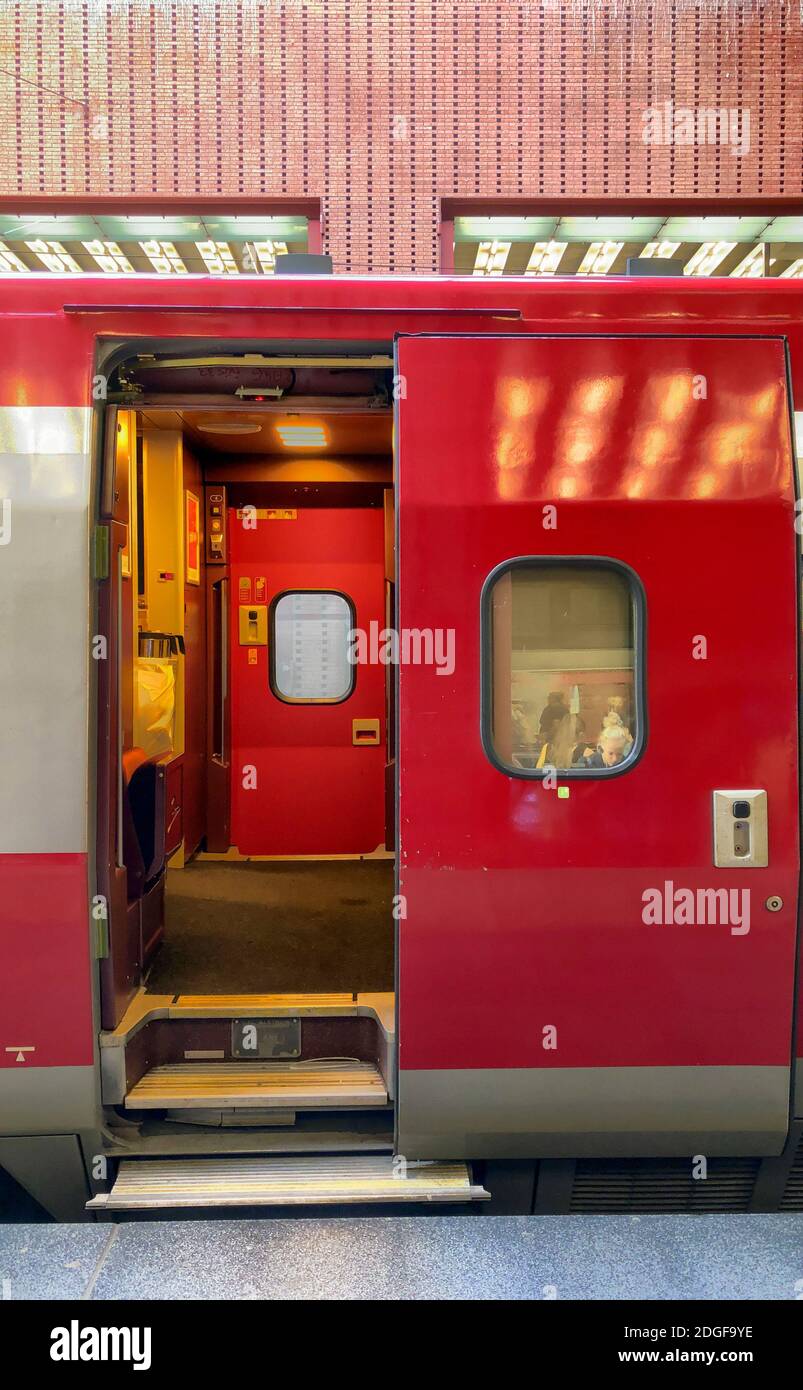Thalys train hi-res stock photography and images - Alamy
