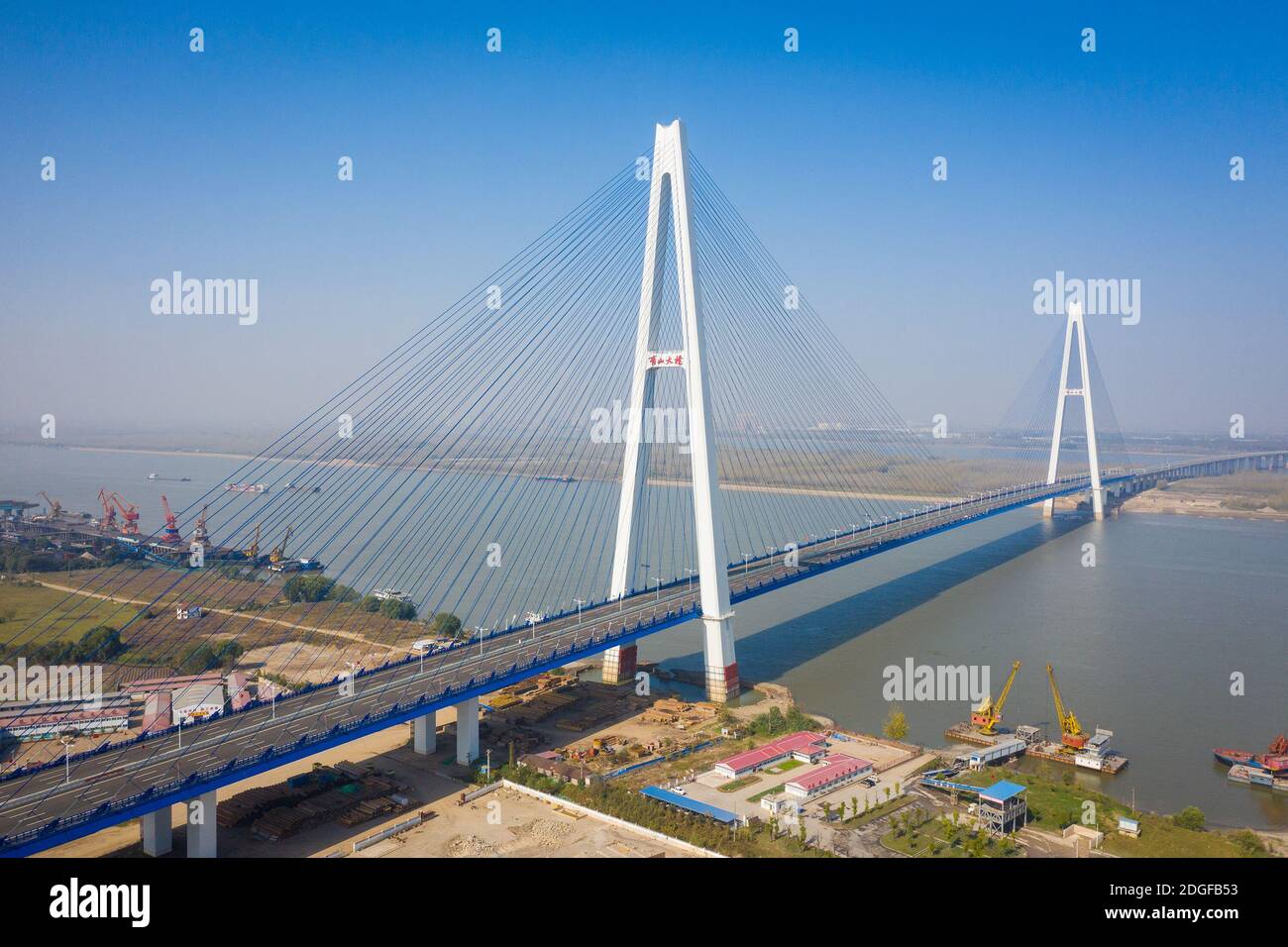 --FILE--As the 11th Yangtze River Bridge, the Qingshan Yangtze River ...