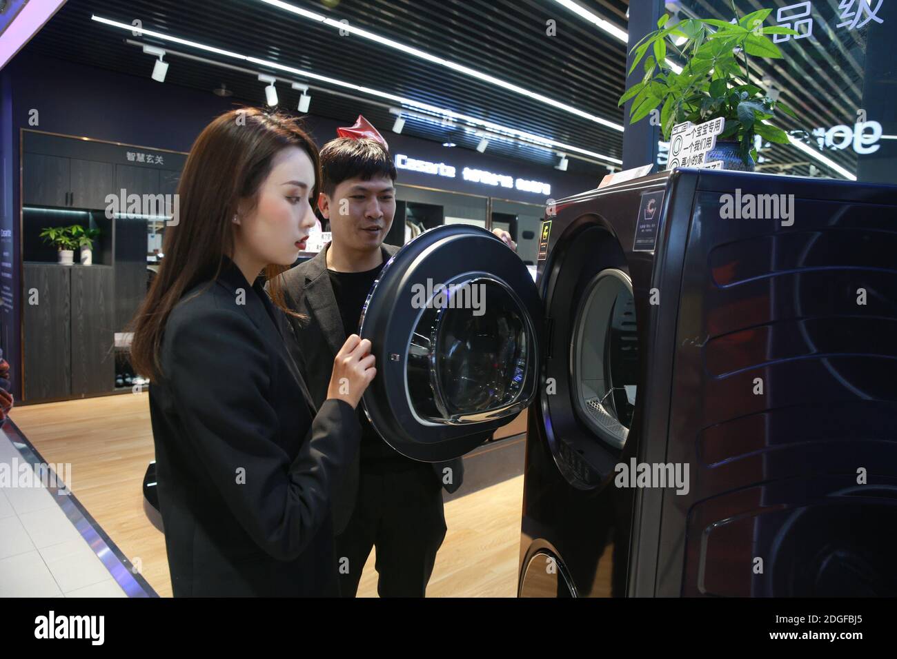 The first flagship store opened by JD.com in capital cities across the ...