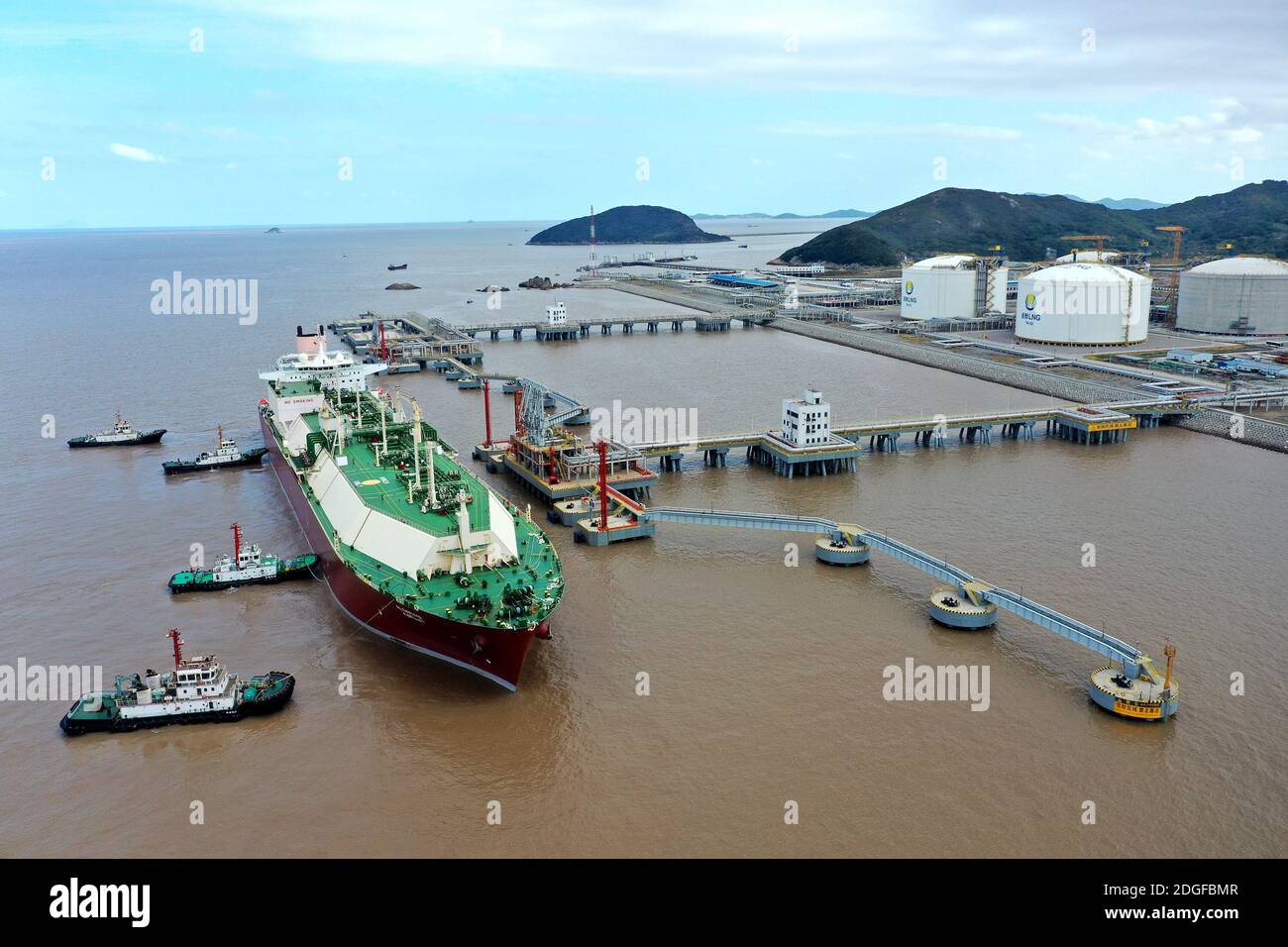 --FILE--AL SAFLIYA, a Bahamian super large LNG ship, successfully ...