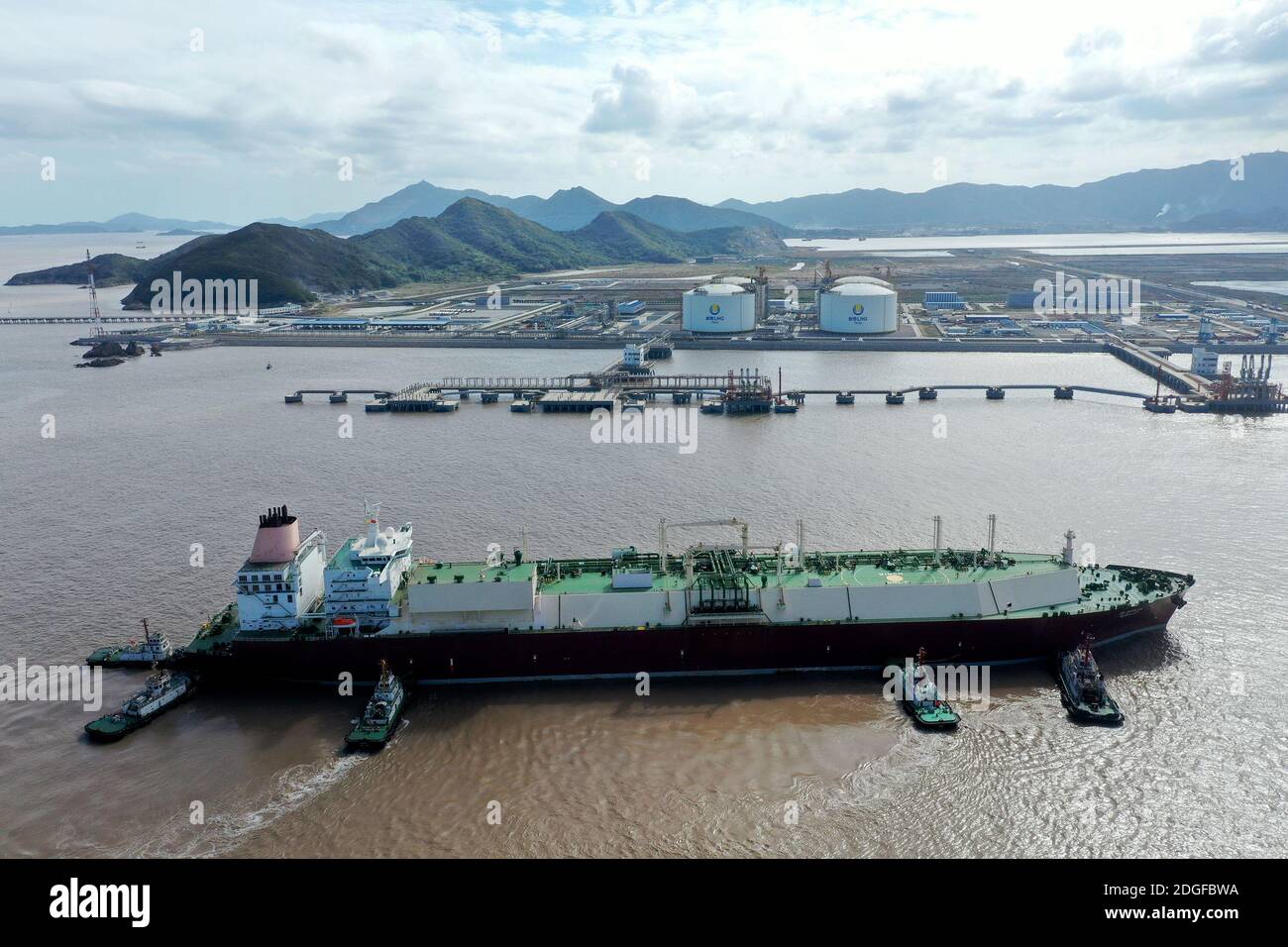 --FILE--AL SAFLIYA, a Bahamian super large LNG ship, successfully ...