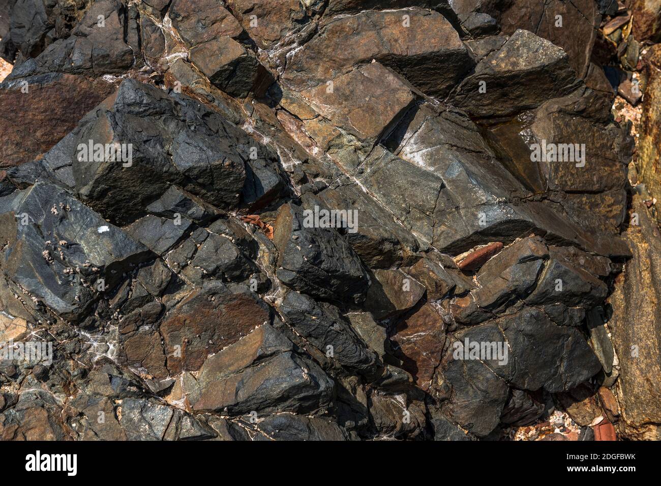 Closeup of wet rock hi-res stock photography and images - Alamy