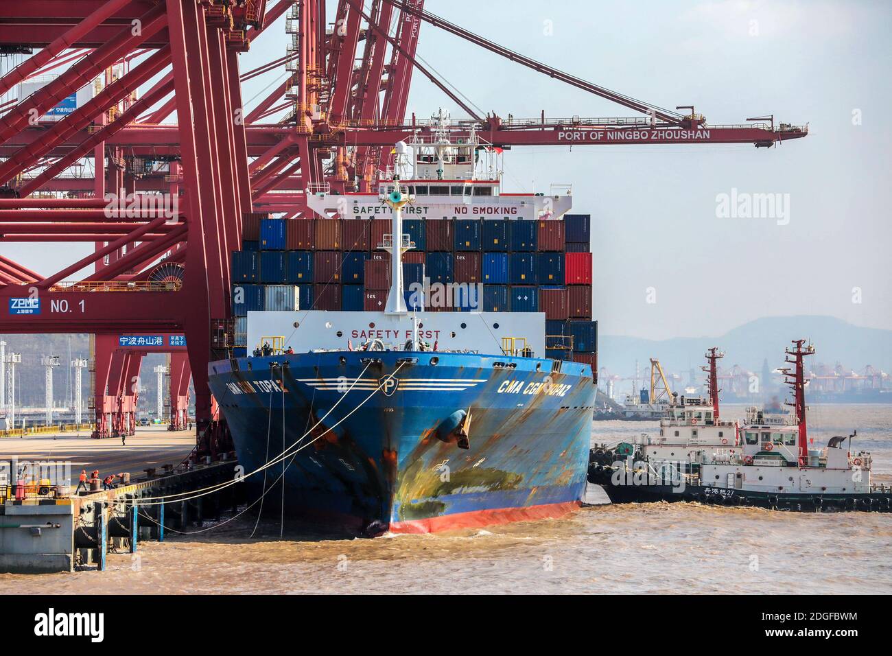 Ship anchoring hi-res stock photography and images - Alamy