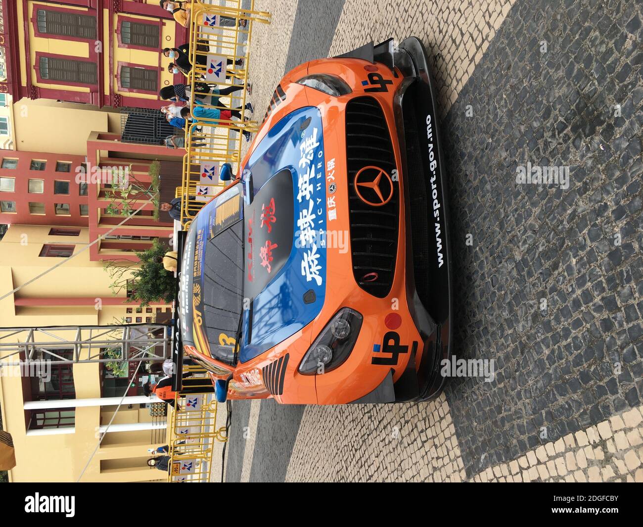 People appreciate the racing cars presented at the 2020 Macau Grand ...