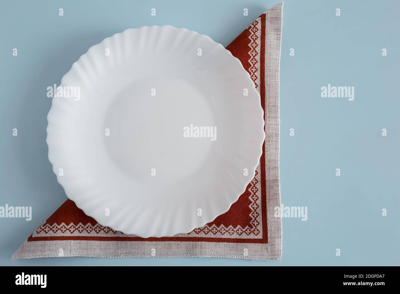 Linen tablecloth cutlery hi-res stock photography and images - Alamy