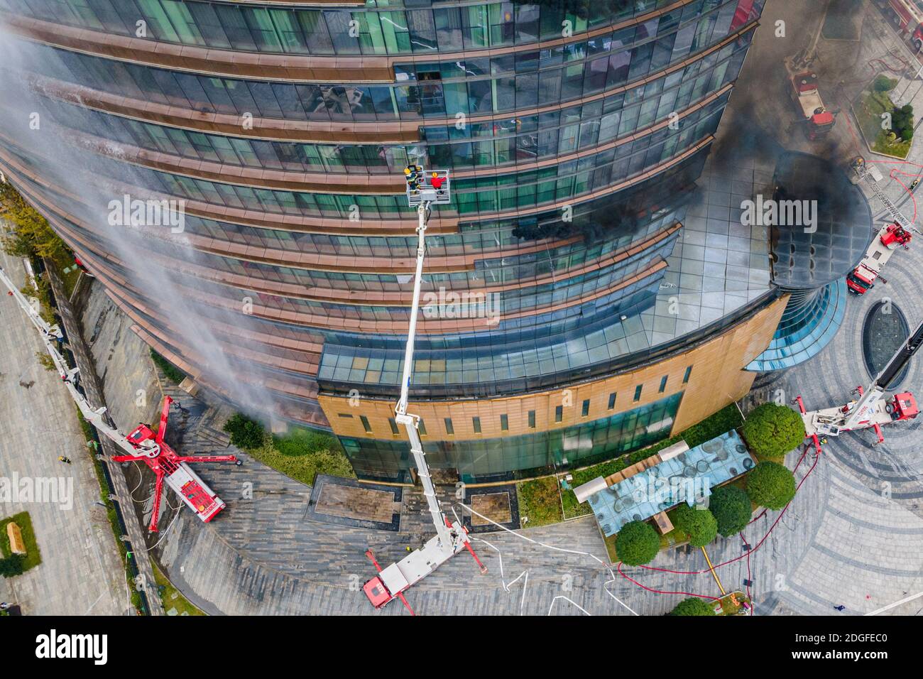 Firefighters from many parts of Hunan Province participate in high-rise ...