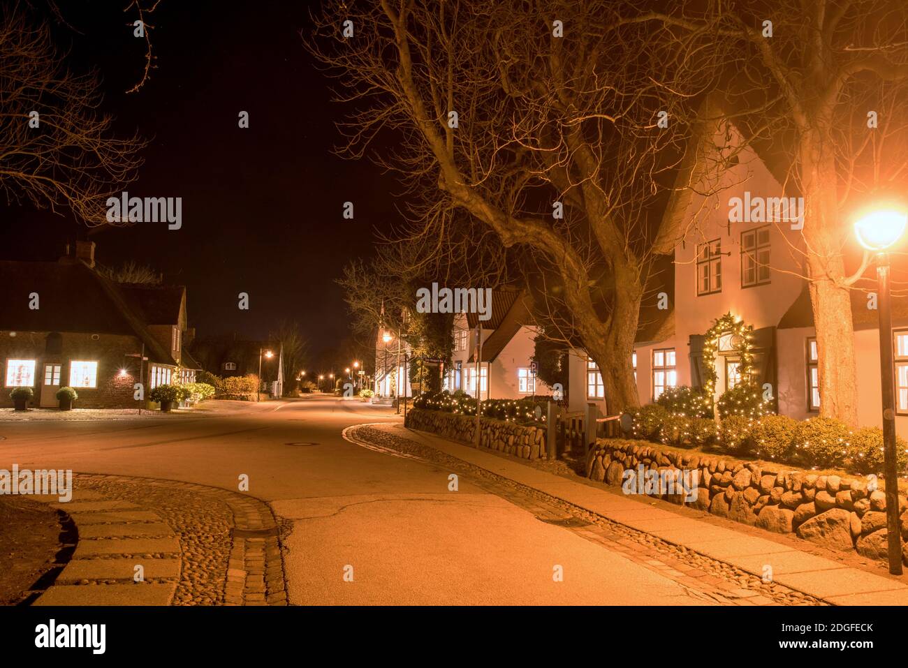 Rural street lighting hi-res stock photography and images - Alamy
