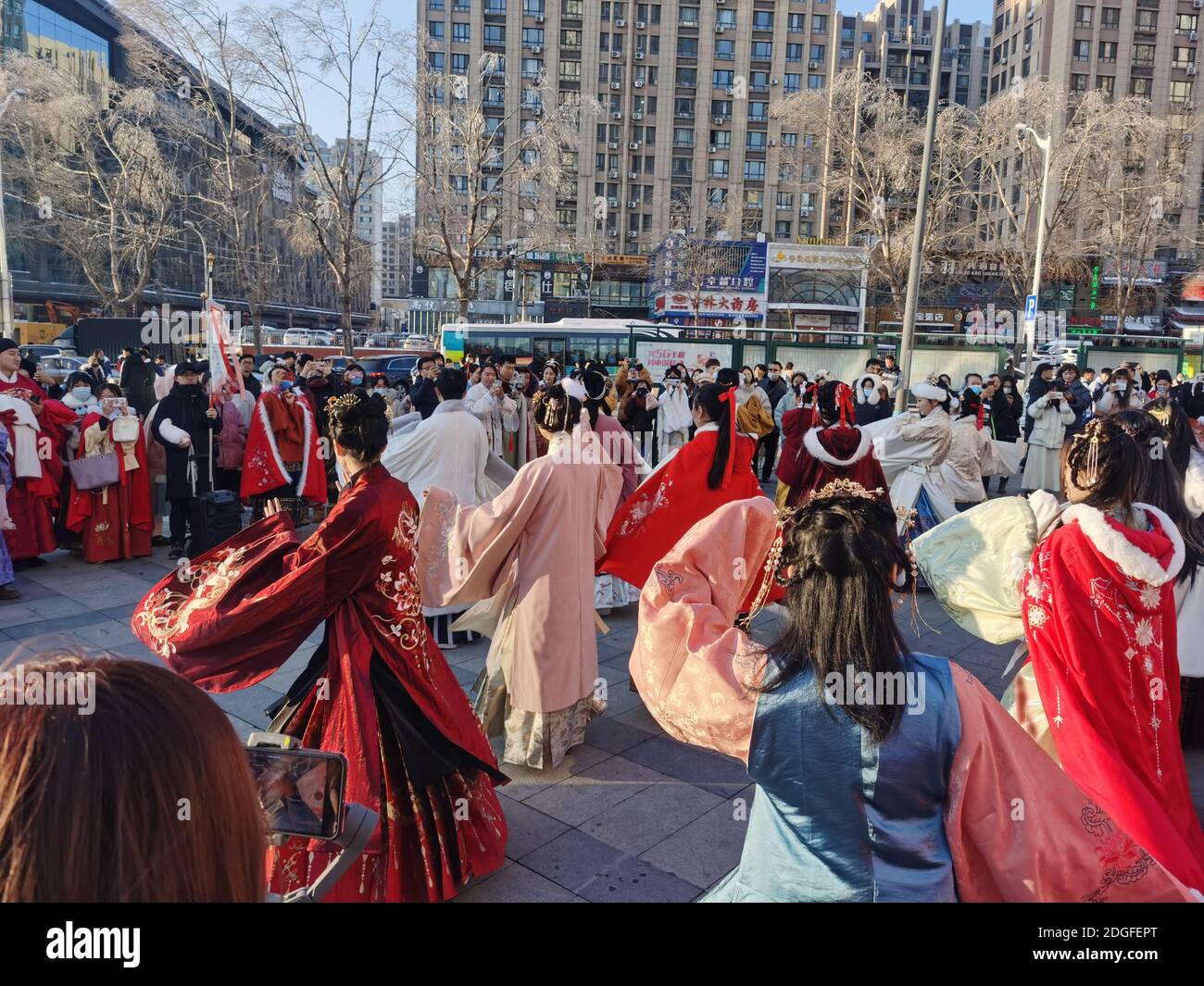 Despite the cold weather, hundreds of Hanfu enthusiasts wear Hanfu, a ...