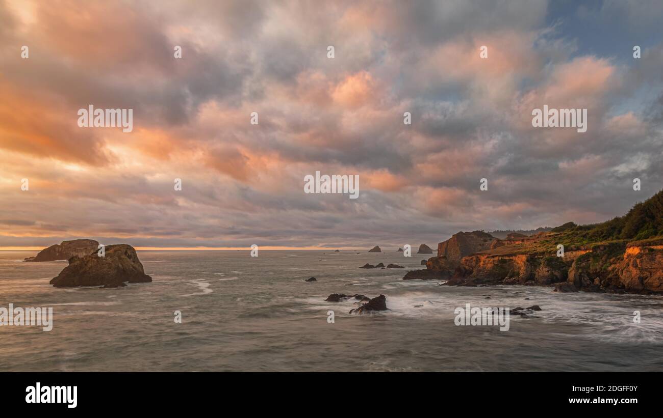 Sunset at a Beautiful Northern California Beach Stock Photo - Alamy