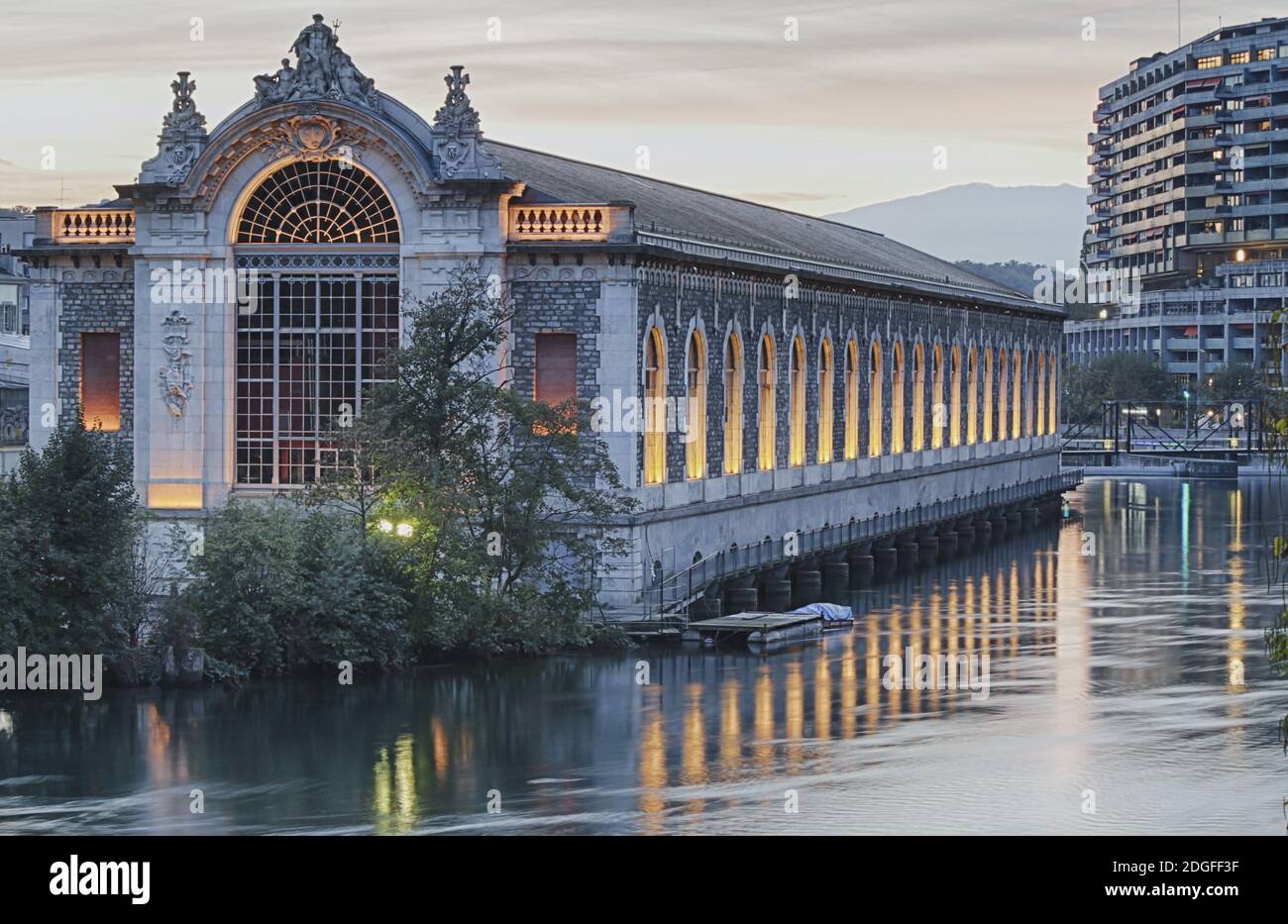 Urban night view of geneva hi-res stock photography and images - Alamy