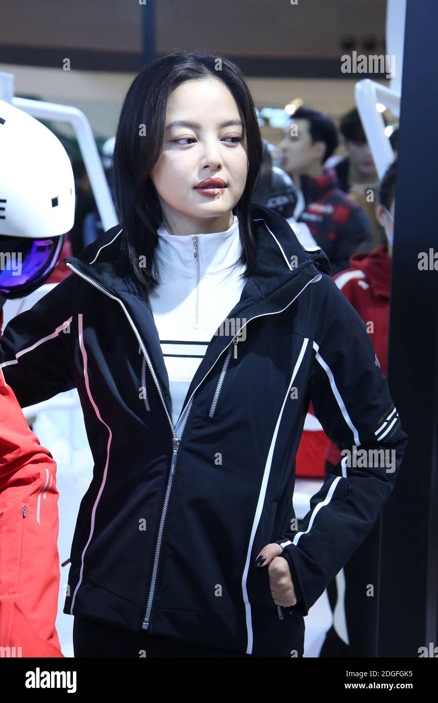 Chinese actress Xin Zhilei shows up in black at a promotional event in ...