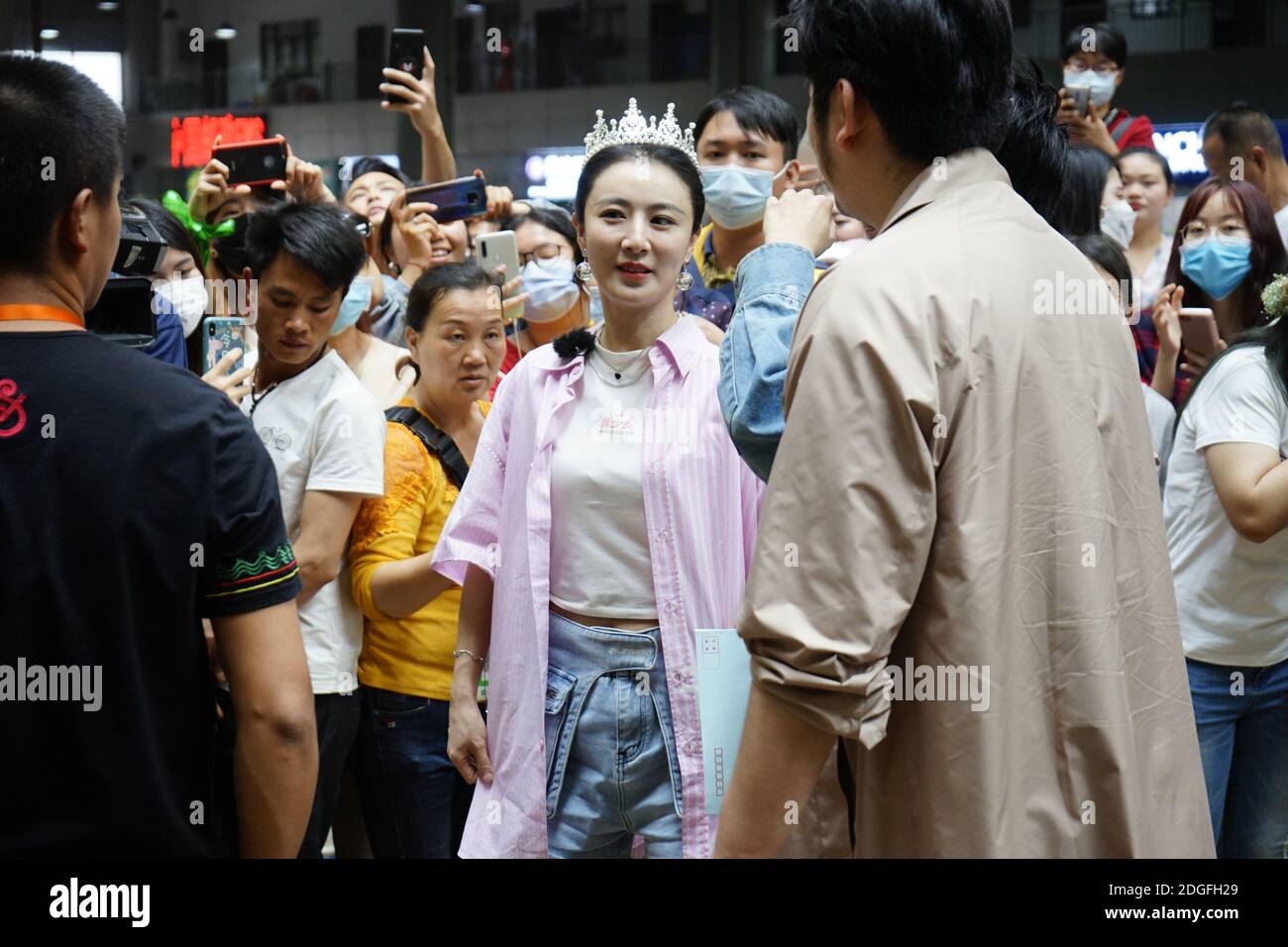 --File--Chinese top influencer Wei Ya, Chinese actor Qian Feng and ...