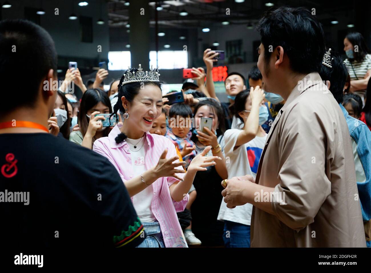 --File--Chinese top influencer Wei Ya, Chinese actor Qian Feng and ...