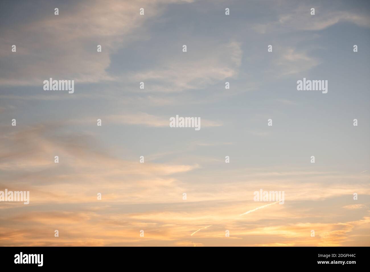 Soft sunset sky hi-res stock photography and images - Alamy
