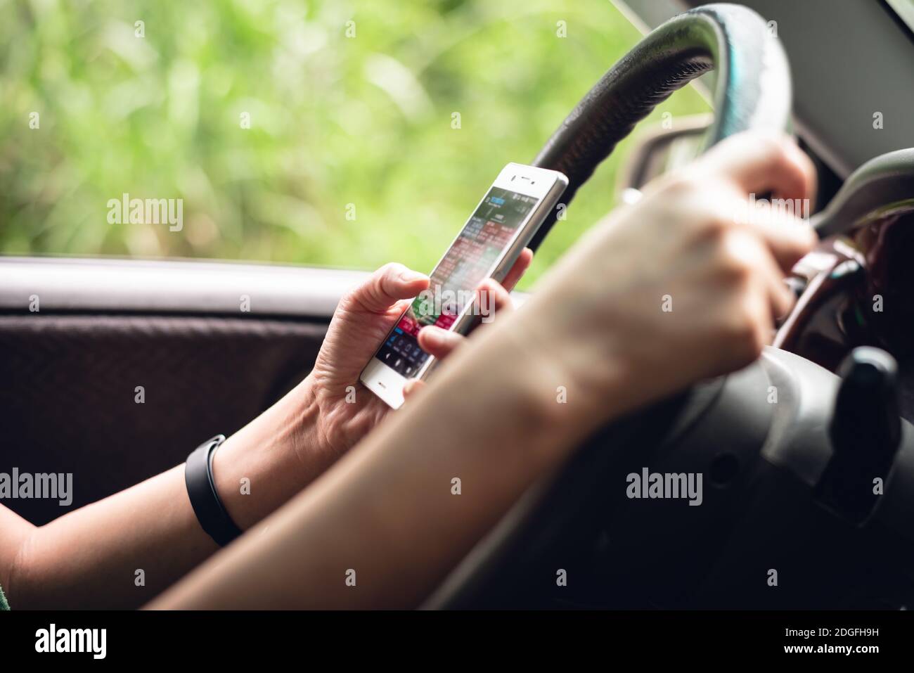 Woman car touch screen display hi-res stock photography and images - Alamy