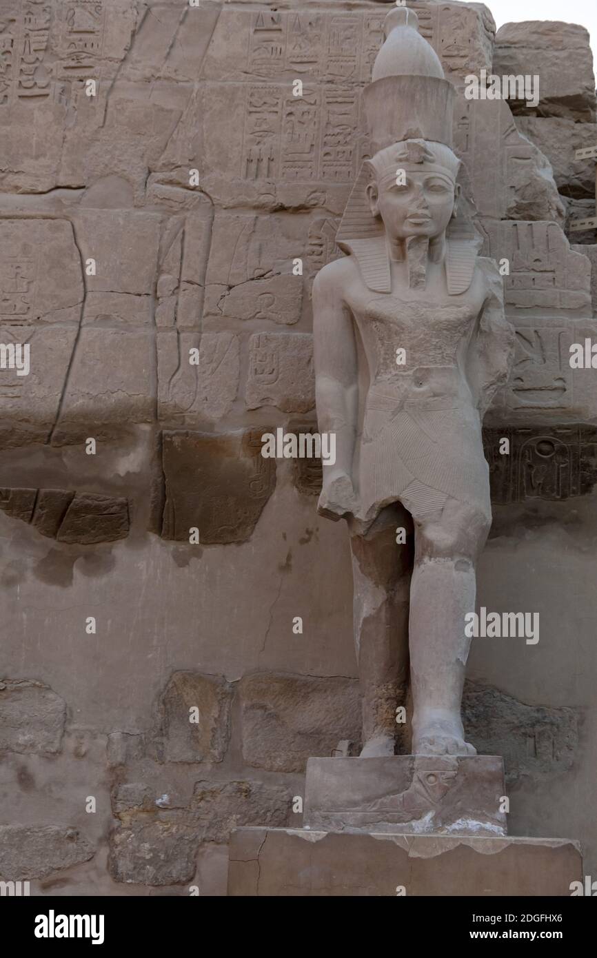 Karnak statue hi-res stock photography and images - Alamy