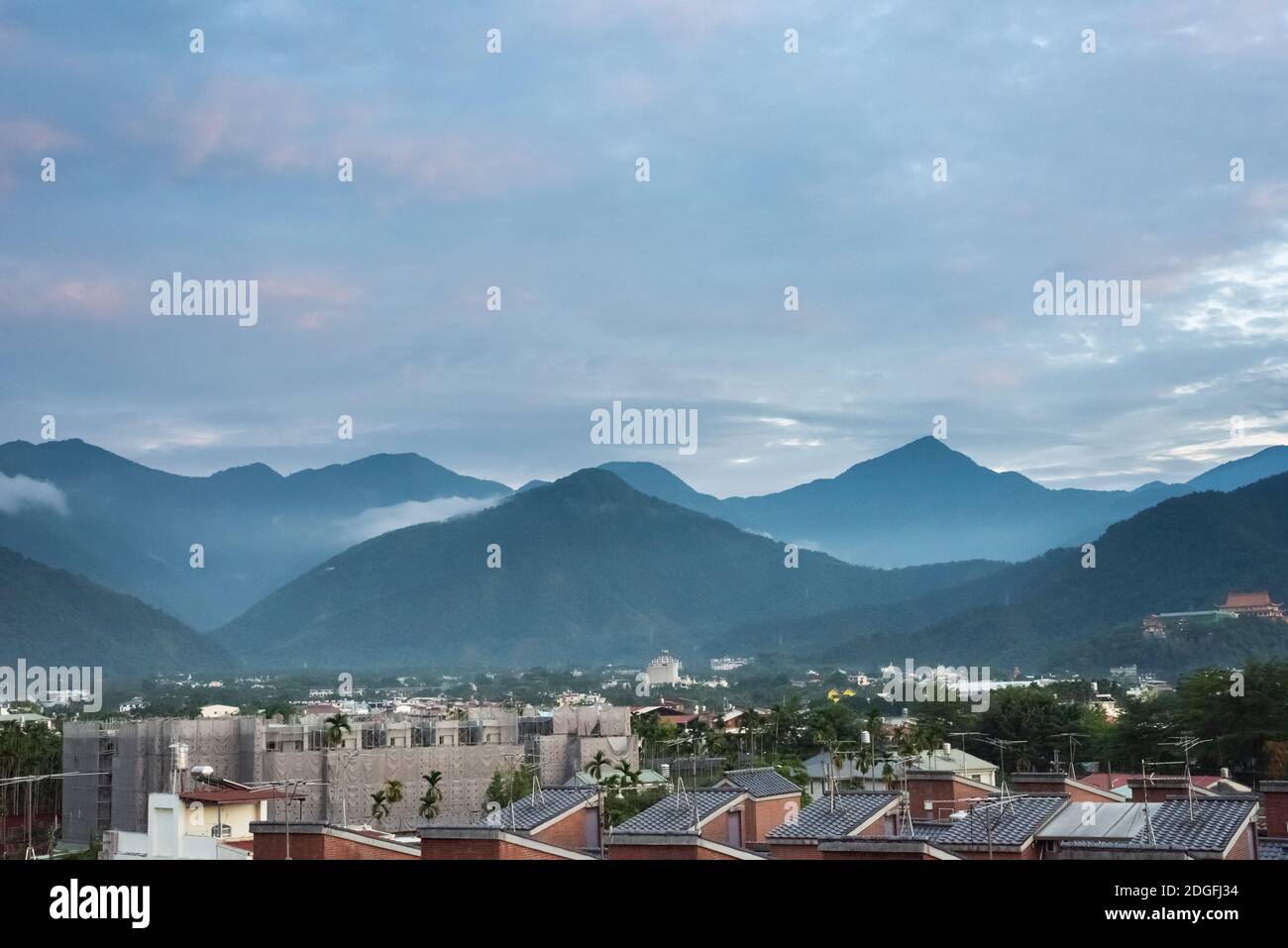 Urban scenery hi-res stock photography and images - Alamy