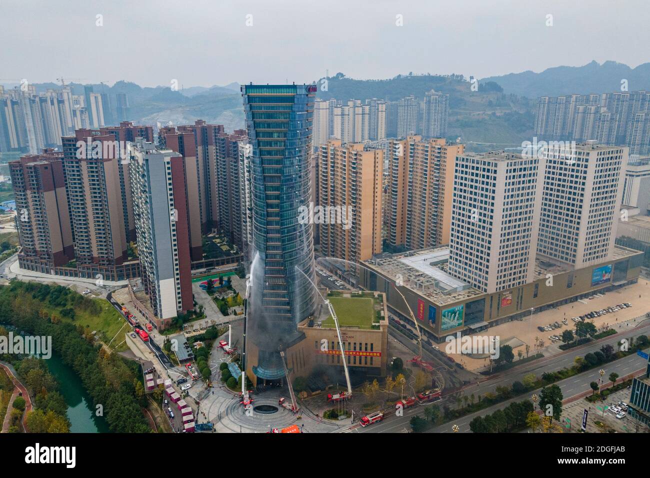 Firefighters from many parts of Hunan Province participate in high-rise ...