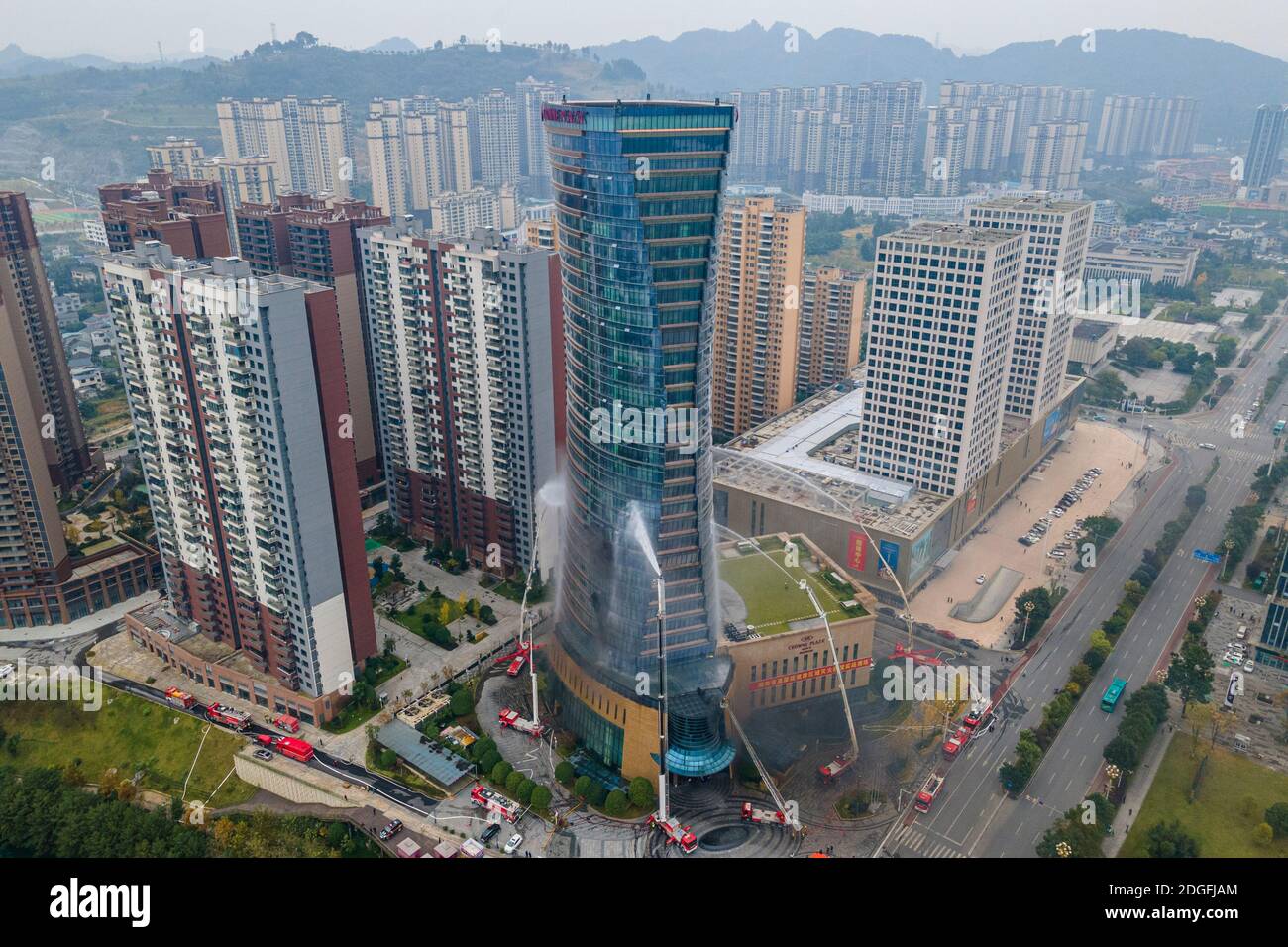 Firefighters from many parts of Hunan Province participate in high-rise ...