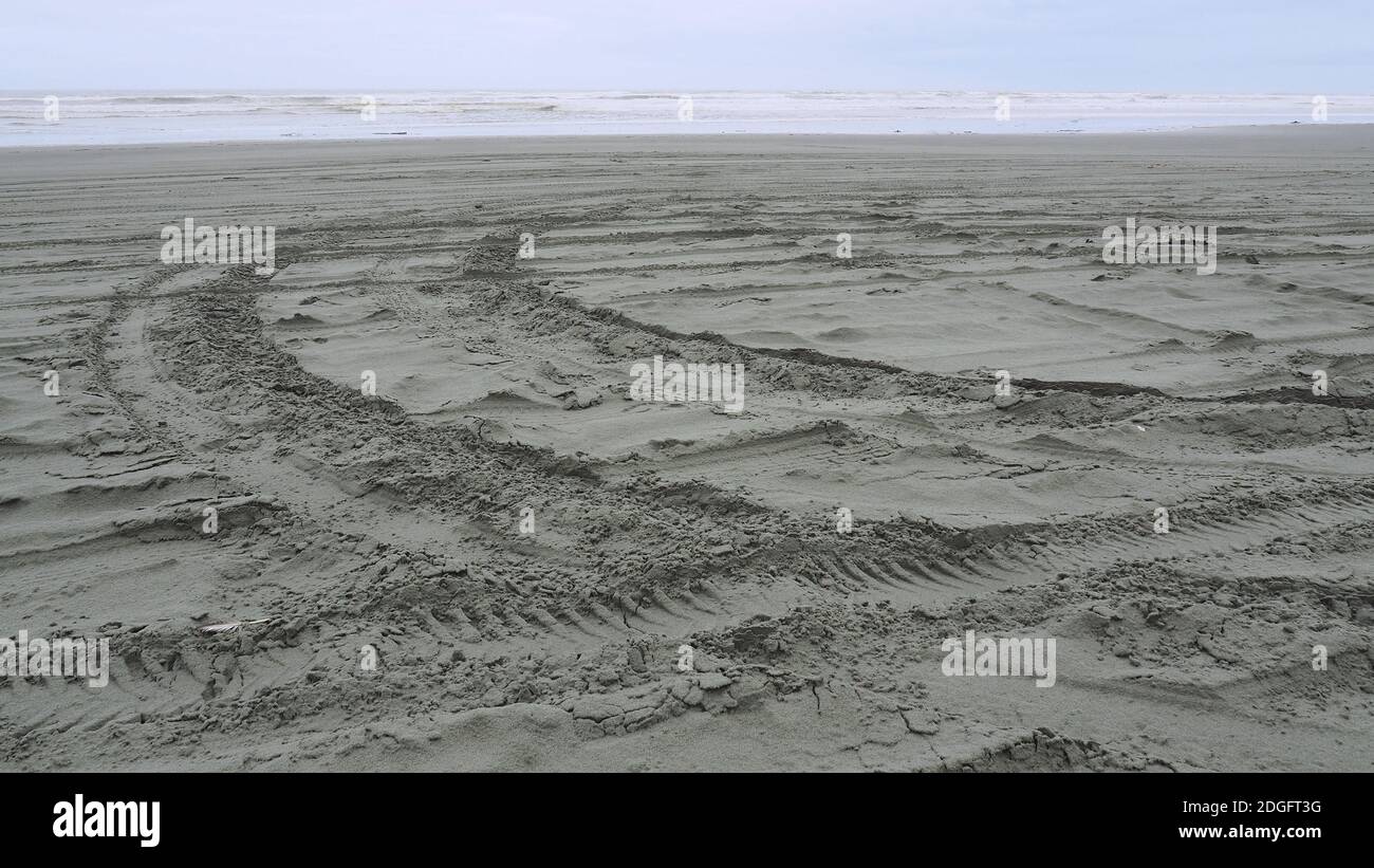 Tyre marks on sand hi-res stock photography and images - Alamy