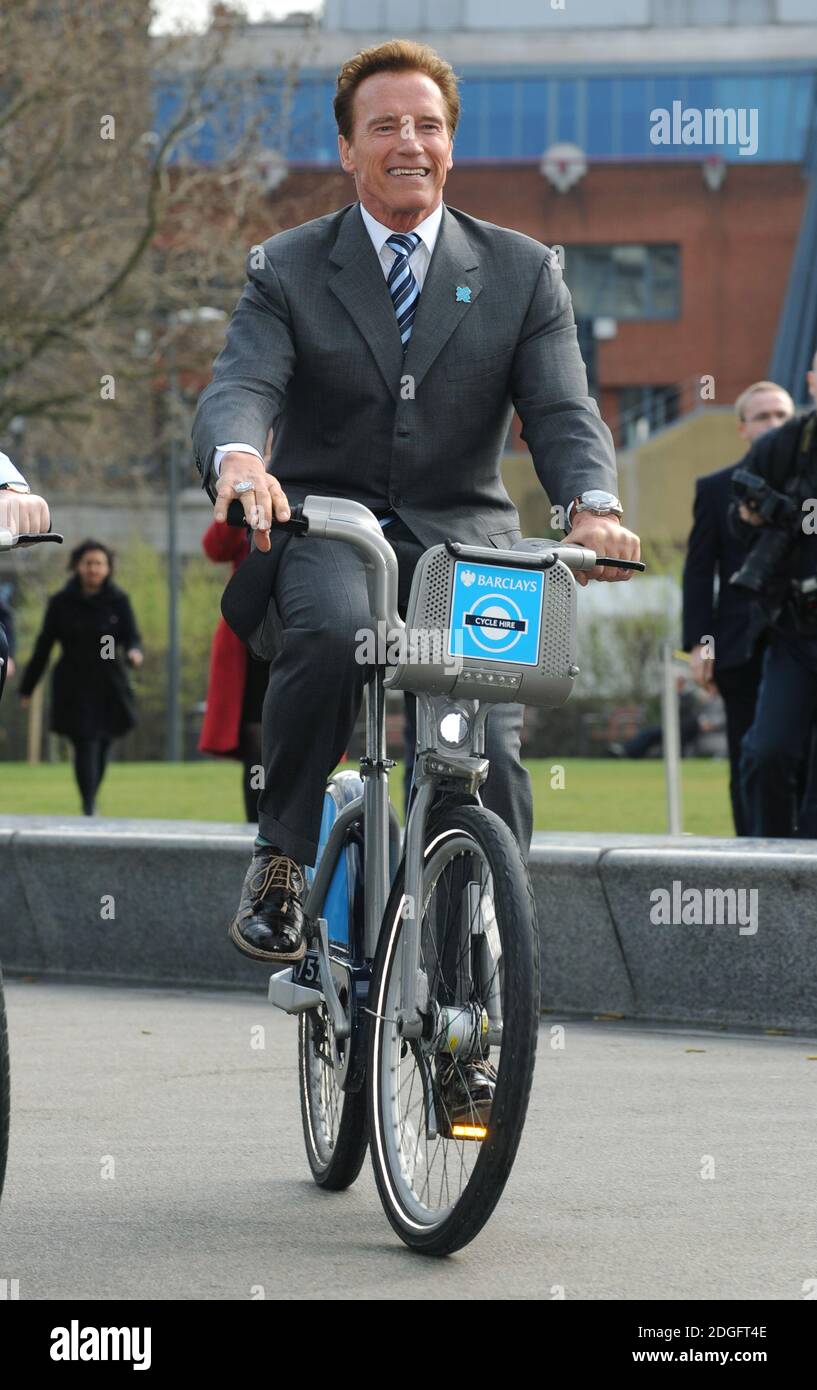 The Mayor of London, Boris Johnson shows Governor of California Arnold ...