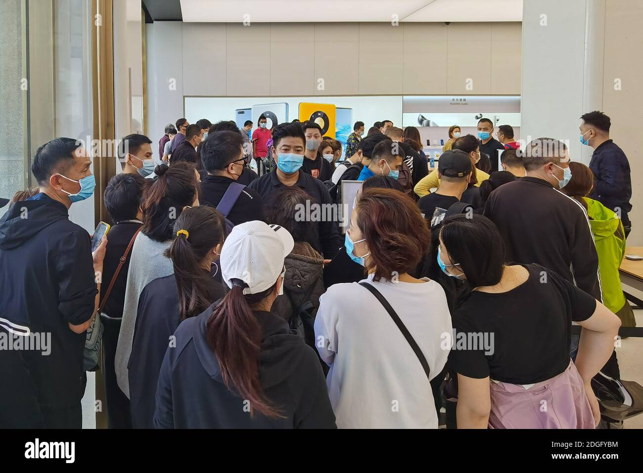 People line up to experience Huawei Mate 40 RS Porsche Design at a ...