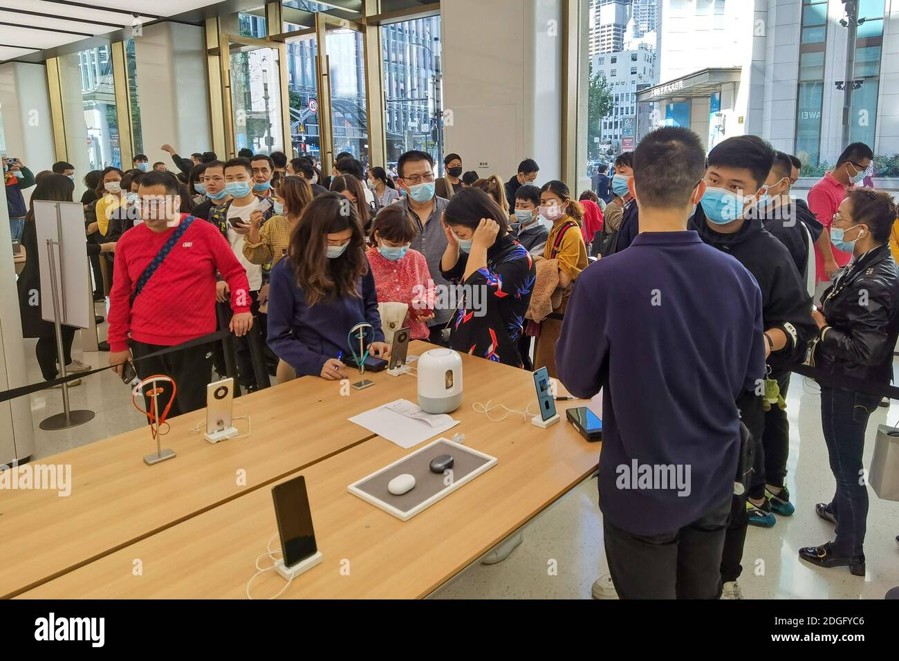 People line up to experience Huawei Mate 40 RS Porsche Design at a ...