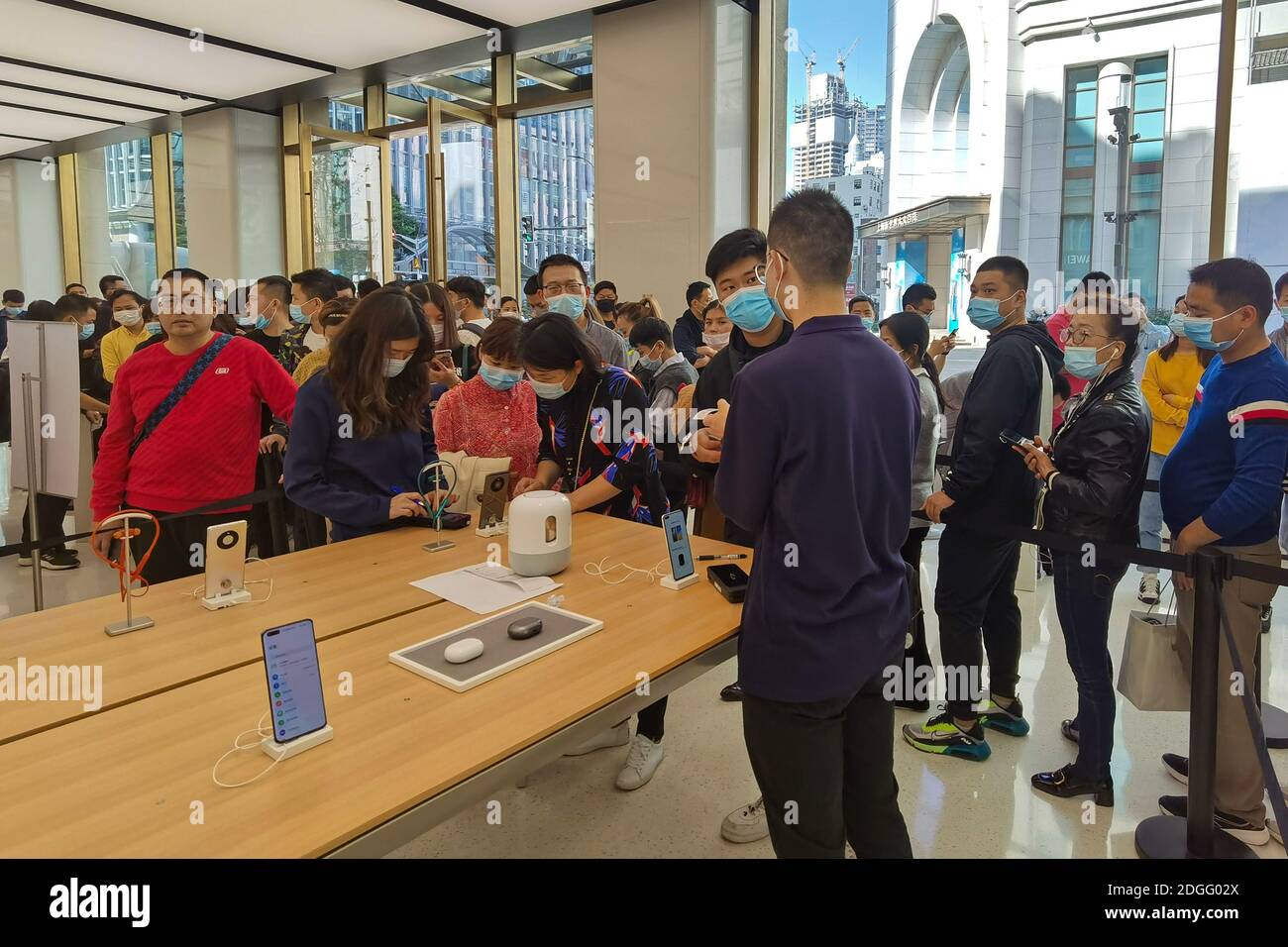 People line up to experience Huawei Mate 40 RS Porsche Design at a ...