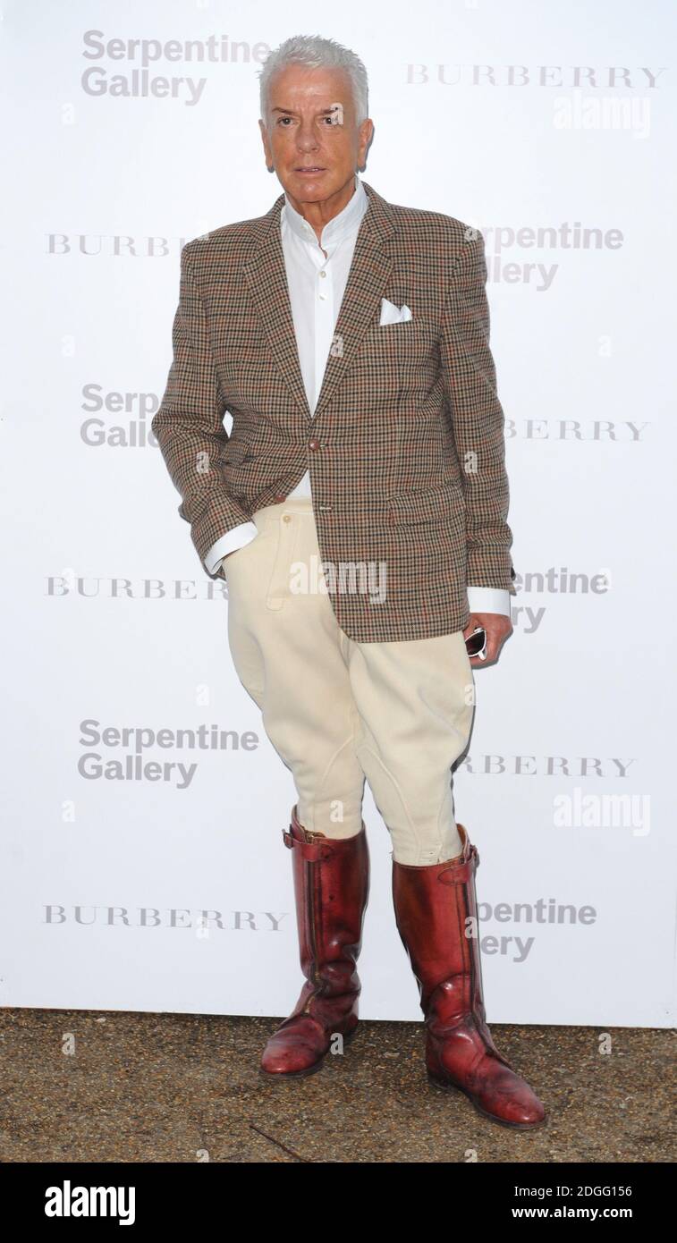 Nicky Haslam arriving at The Serpentine Gallery Summer Party 2011, Hyde ...