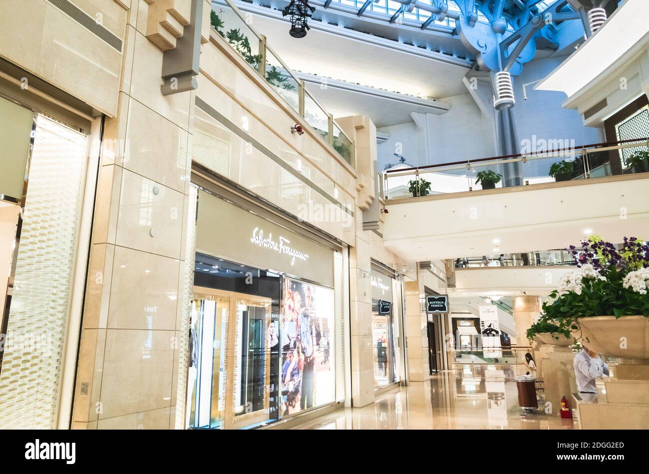 Taipei 101 interior hi-res stock photography and images - Alamy