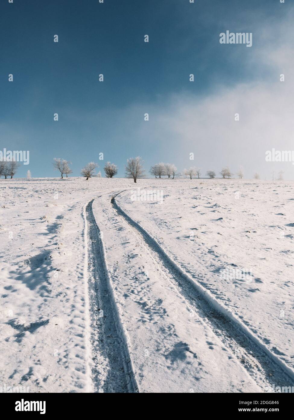 Empty landscape winter sunlight hi-res stock photography and images - Alamy