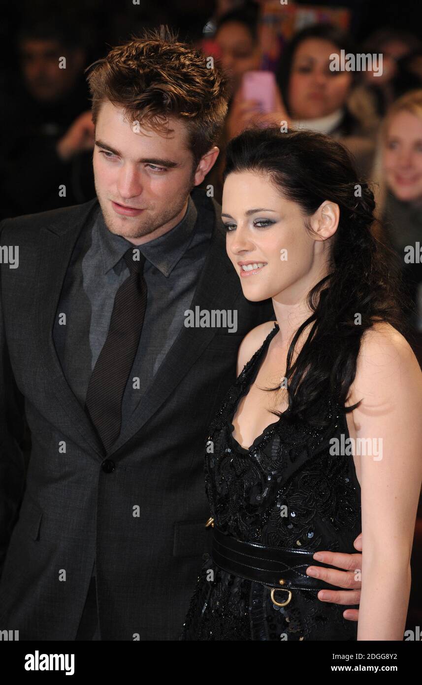 Kristen Stewart And Robert Pattinson Kissing In Pool