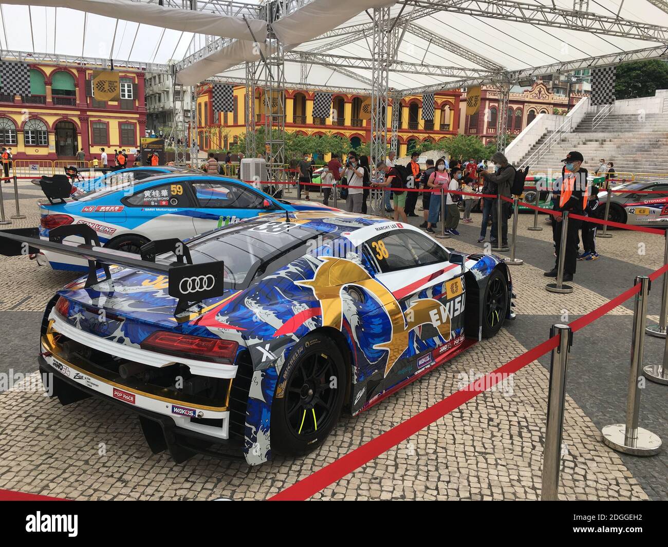 People appreciate the racing cars presented at the 2020 Macau Grand ...