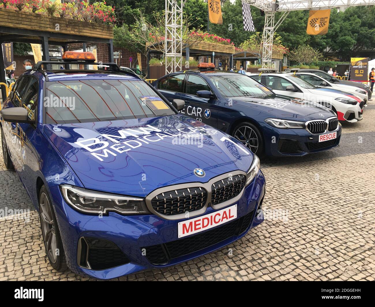 People appreciate the racing cars presented at the 2020 Macau Grand ...