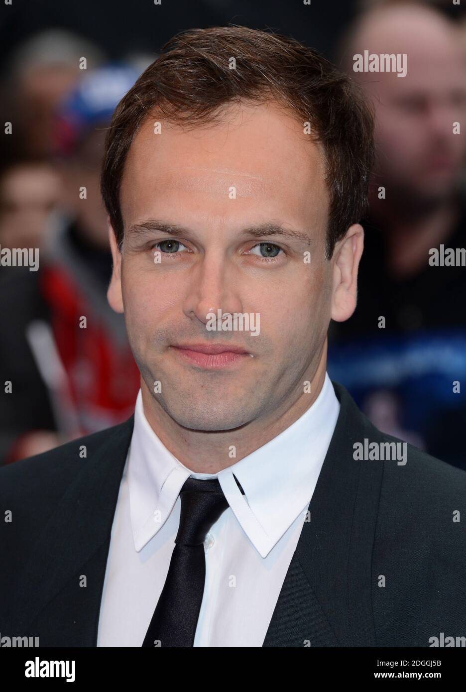 Johnny Lee Miller arriving at the Dark Shadows European Premiere ...