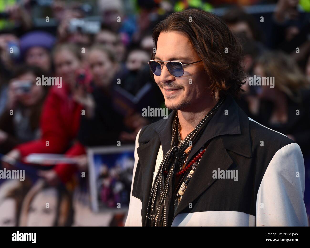 Johnny Depp arriving at the Dark Shadows European Premiere, Empire ...