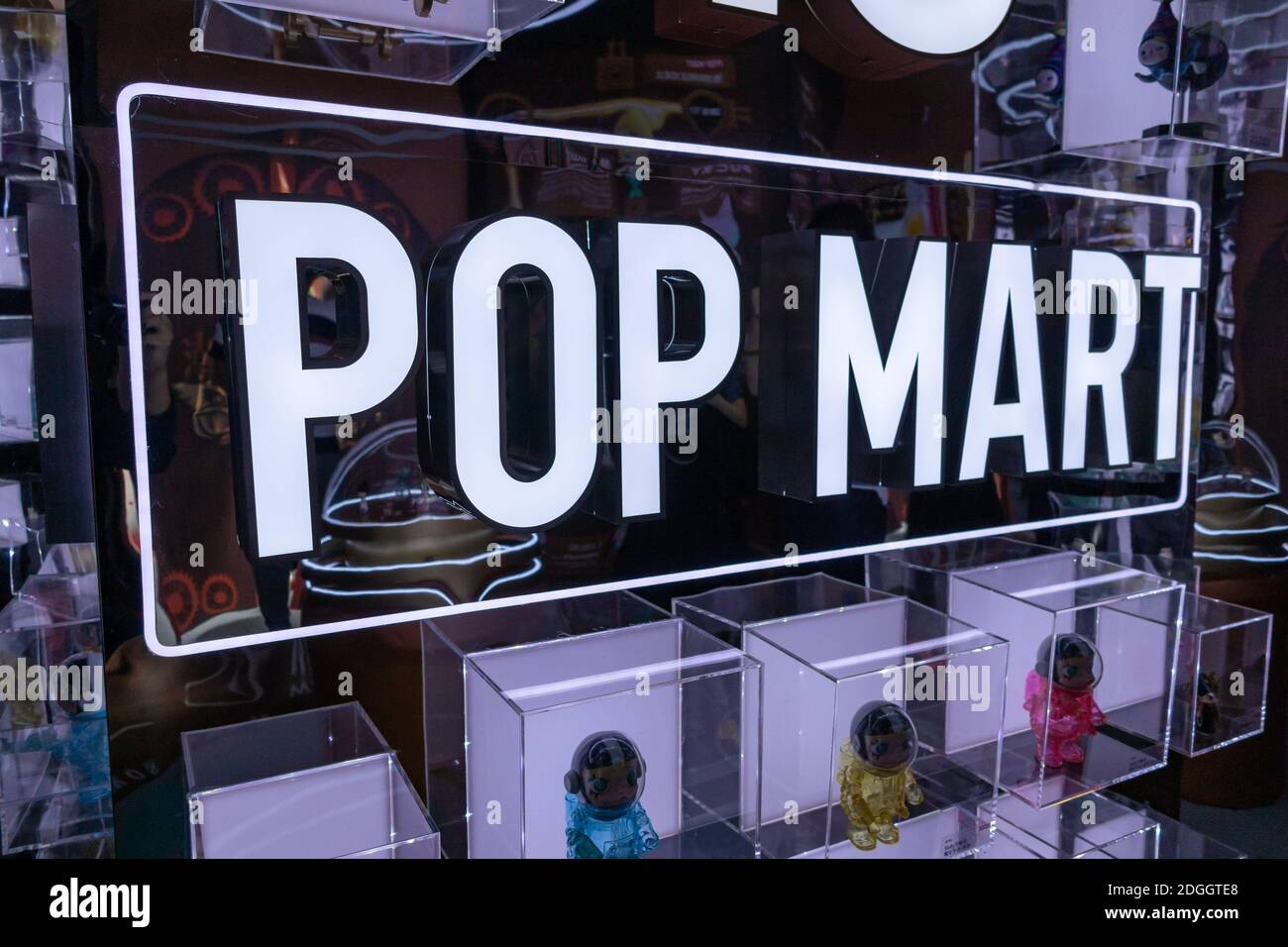 China pop mart hi-res stock photography and images - Alamy