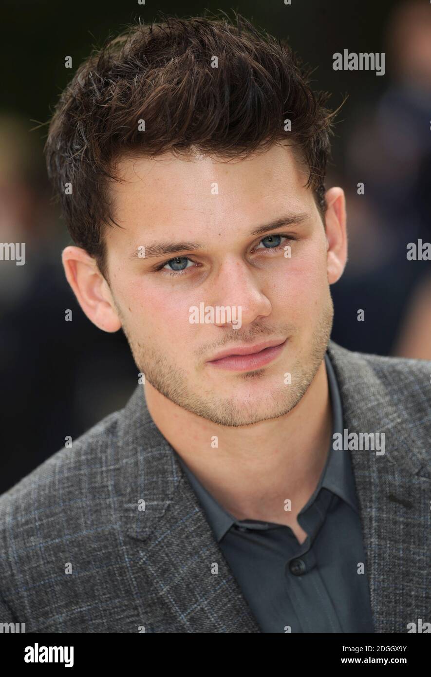 Jeremy irvine london fashion week hi-res stock photography and images ...