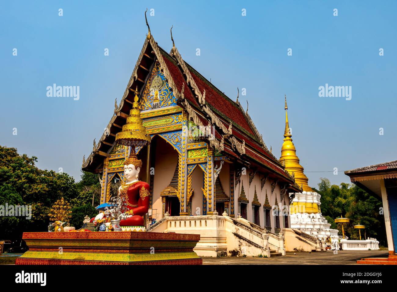 Wat Khu Kum, the ancient buddhist temple Stock Photo - Alamy